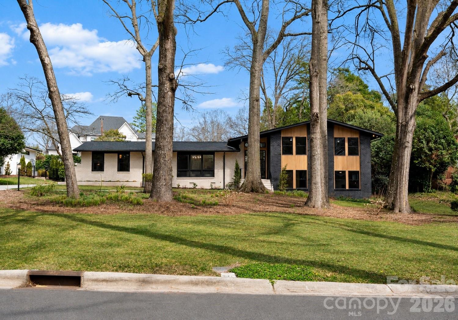 Photo 2 of 823 Wingrave Drive, Charlotte, NC
