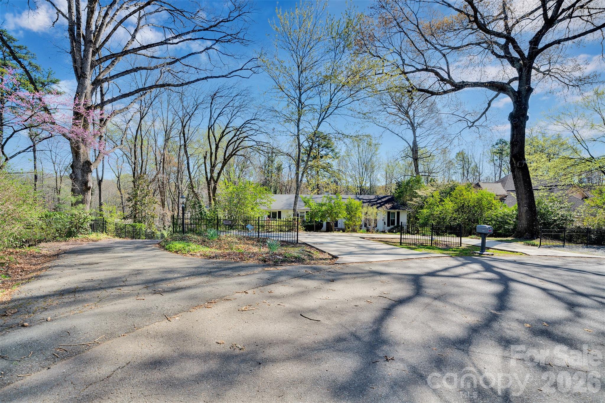 Photo 38 of 301 Hillandale Drive, Charlotte, NC