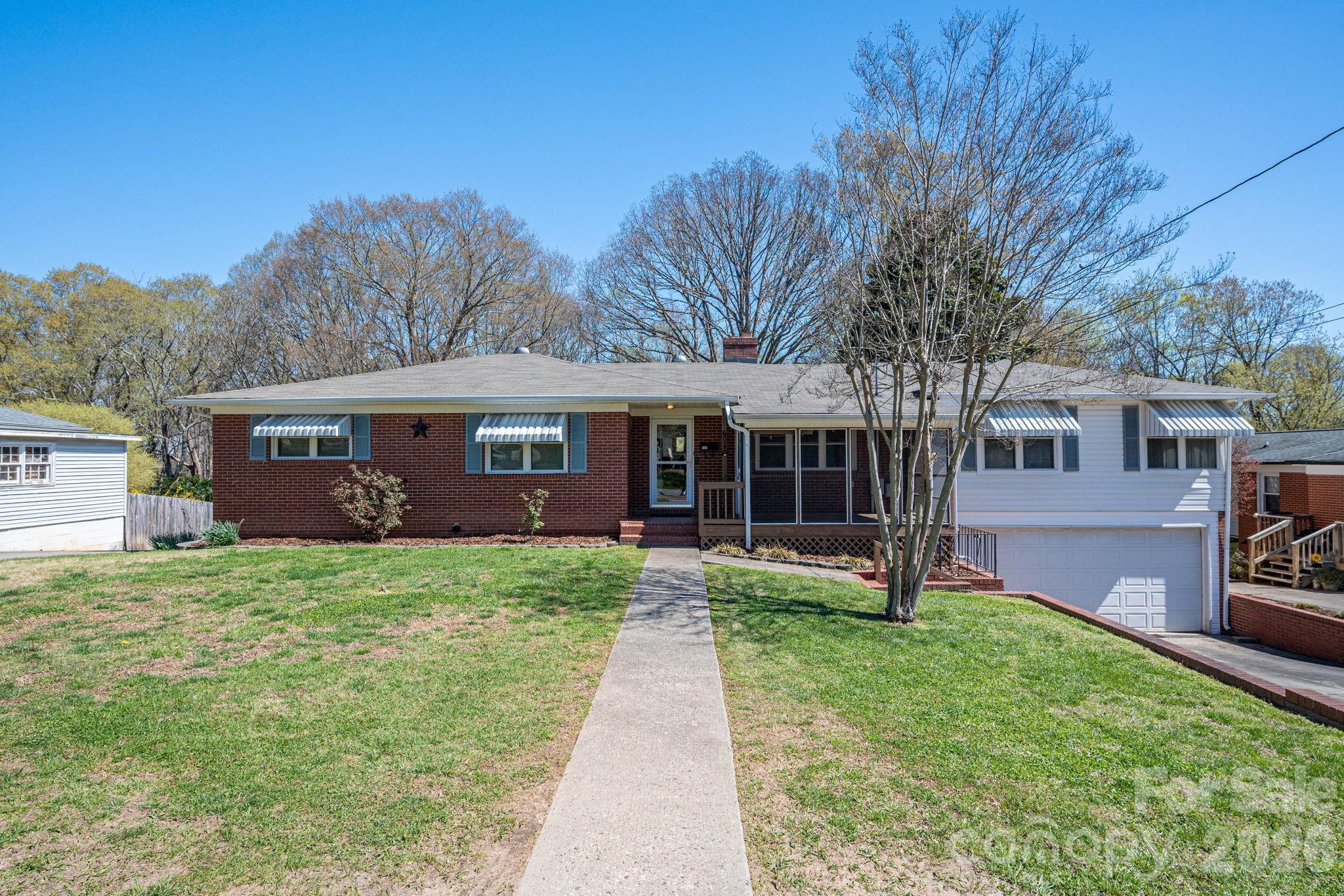Photo 2 of 608 N State Street, Lincolnton, NC