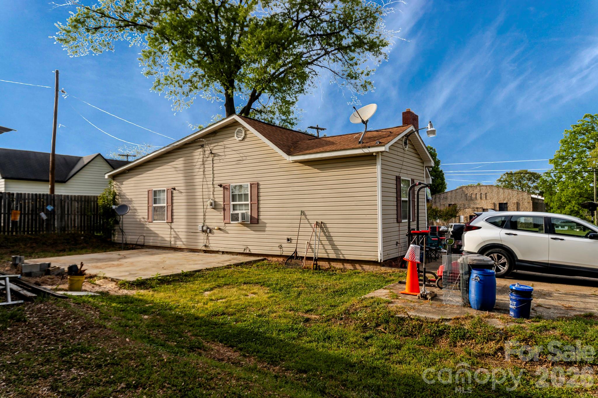 Photo 3 of 416 E Washington Avenue, Bessemer City, NC