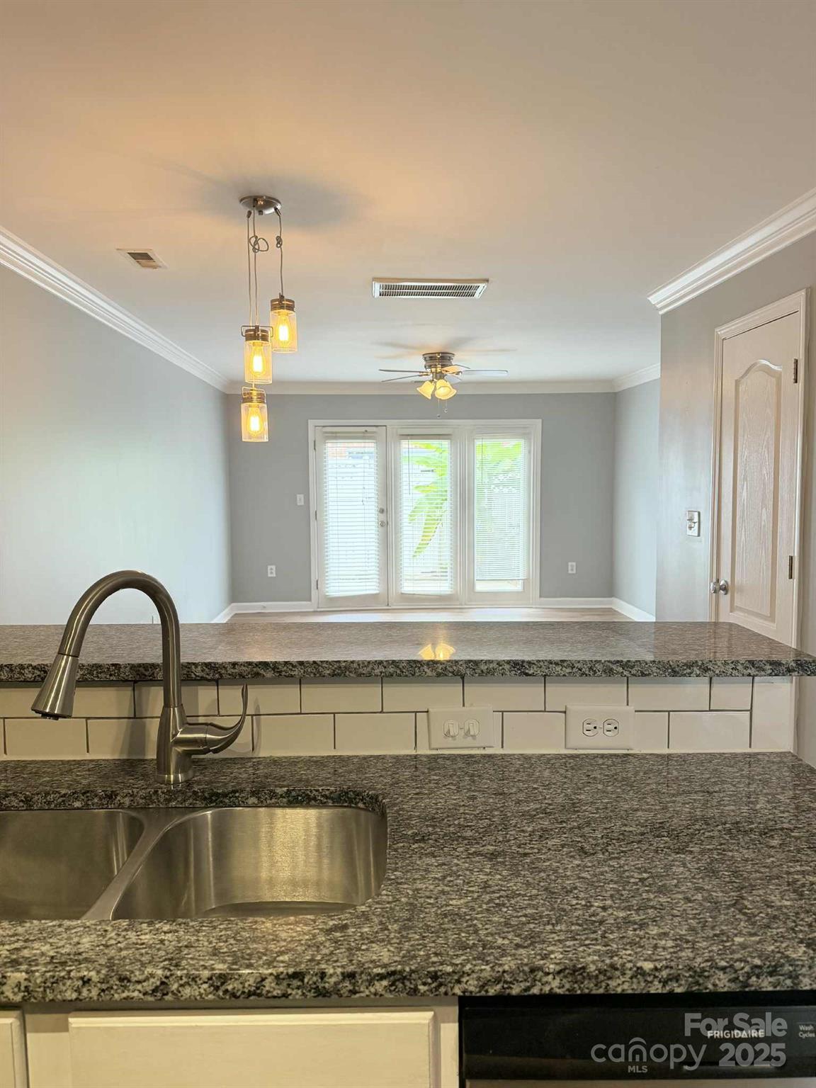Photo 5 of 1218 Green Oaks LaneJ, Charlotte, NC