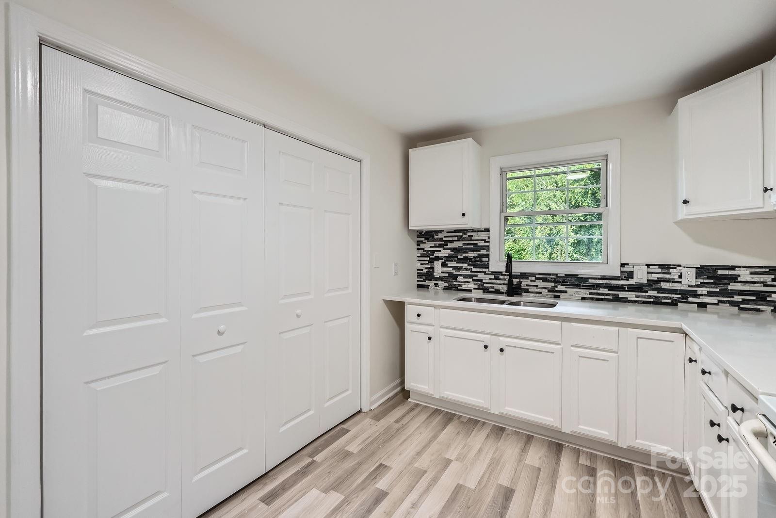 1224 E Woodlawn Road, Charlotte, NC - photo 11 of 48