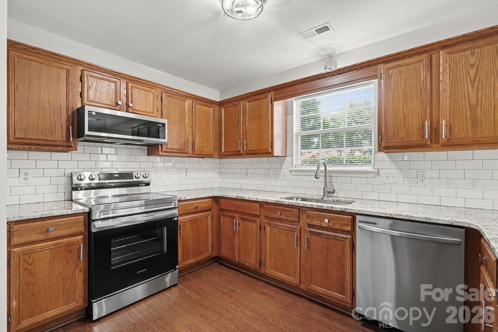 Home for sale at 7518 Prindle Lake Drive, Charlotte, NC — photo 8 of 24