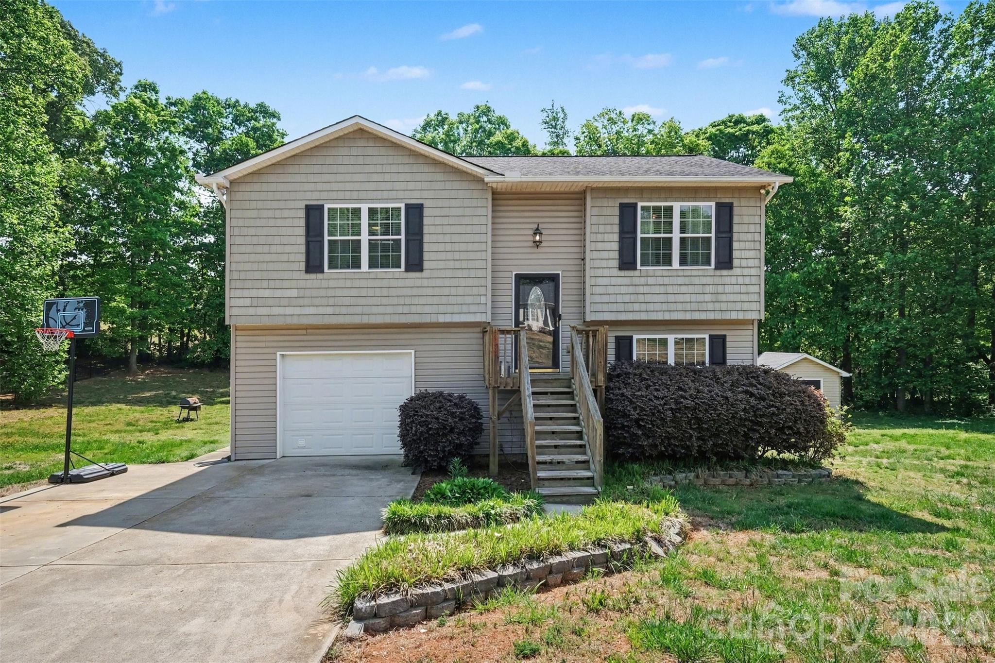 2056 Redberry Lane, Conover, NC