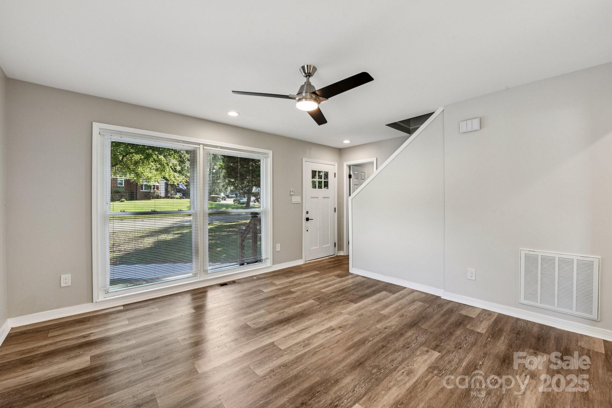 Photo 8 of 3209 Eastwood Drive, Charlotte, NC