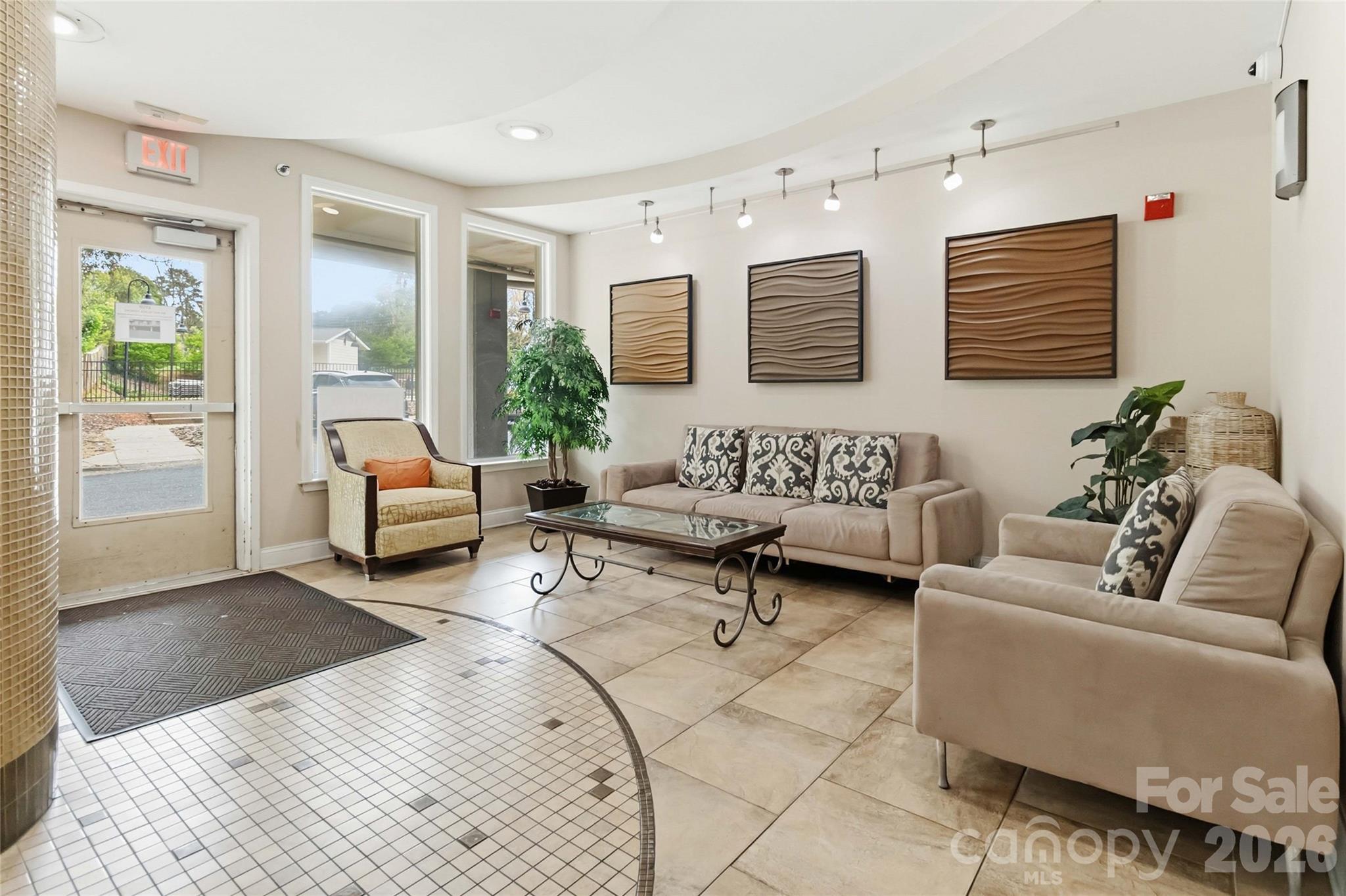 Photo 5 of 1000 E Woodlawn Road314, Charlotte, NC