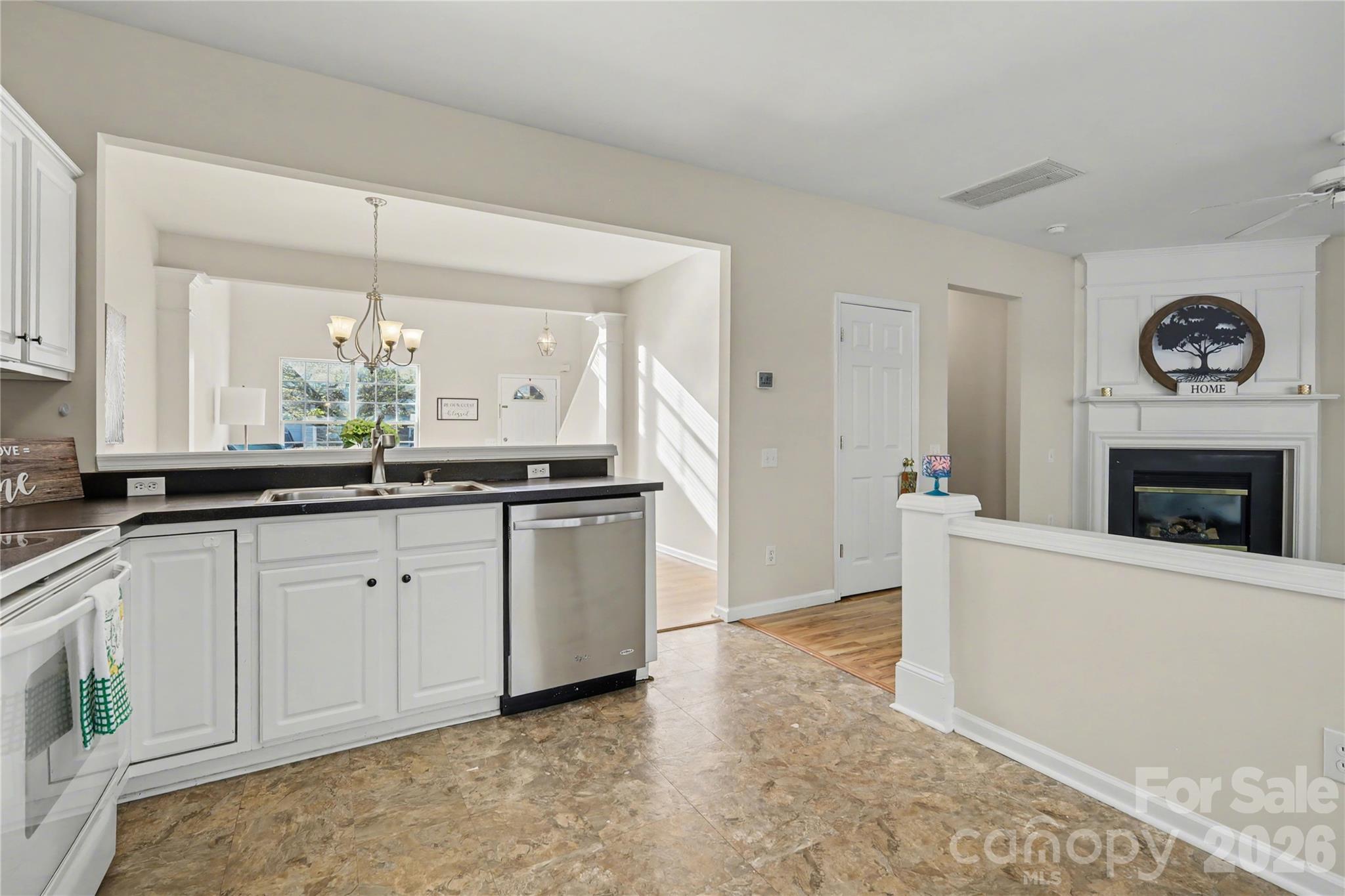Photo 10 of 6930 Beverly Springs Drive, Charlotte, NC