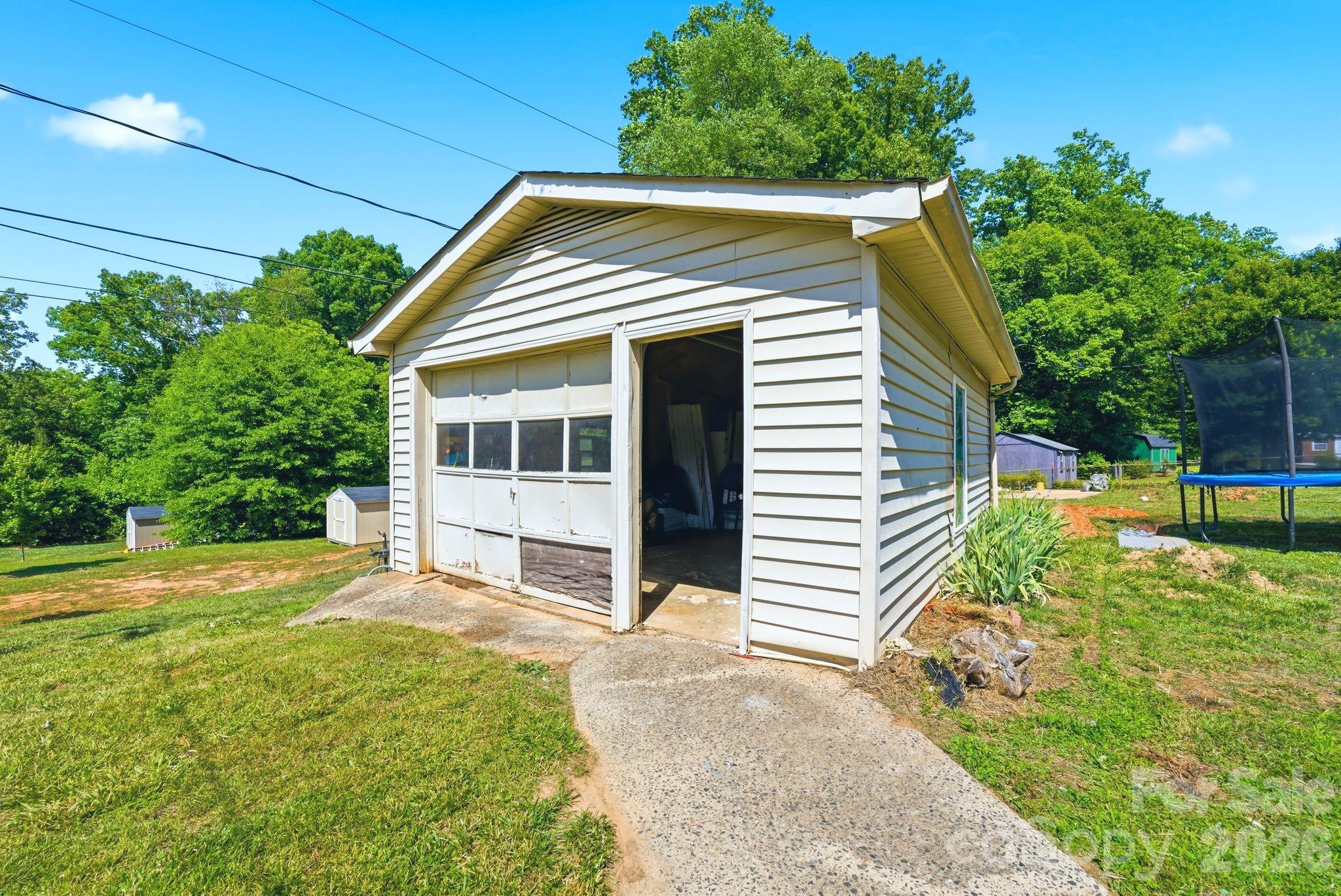 701 E Iowa Avenue, Bessemer City, NC - photo 34 of 42