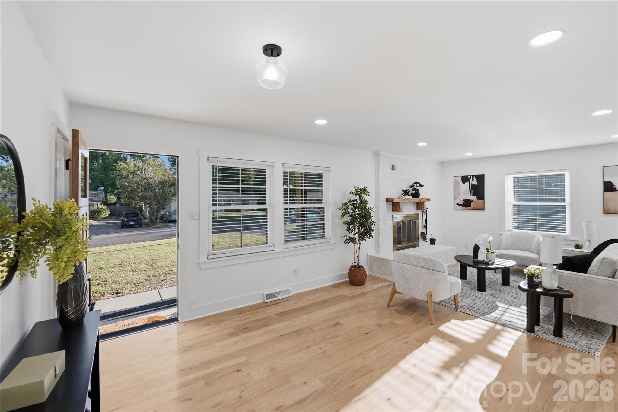 Photo 3 of 4314 Ivanhoe Place, Charlotte, NC