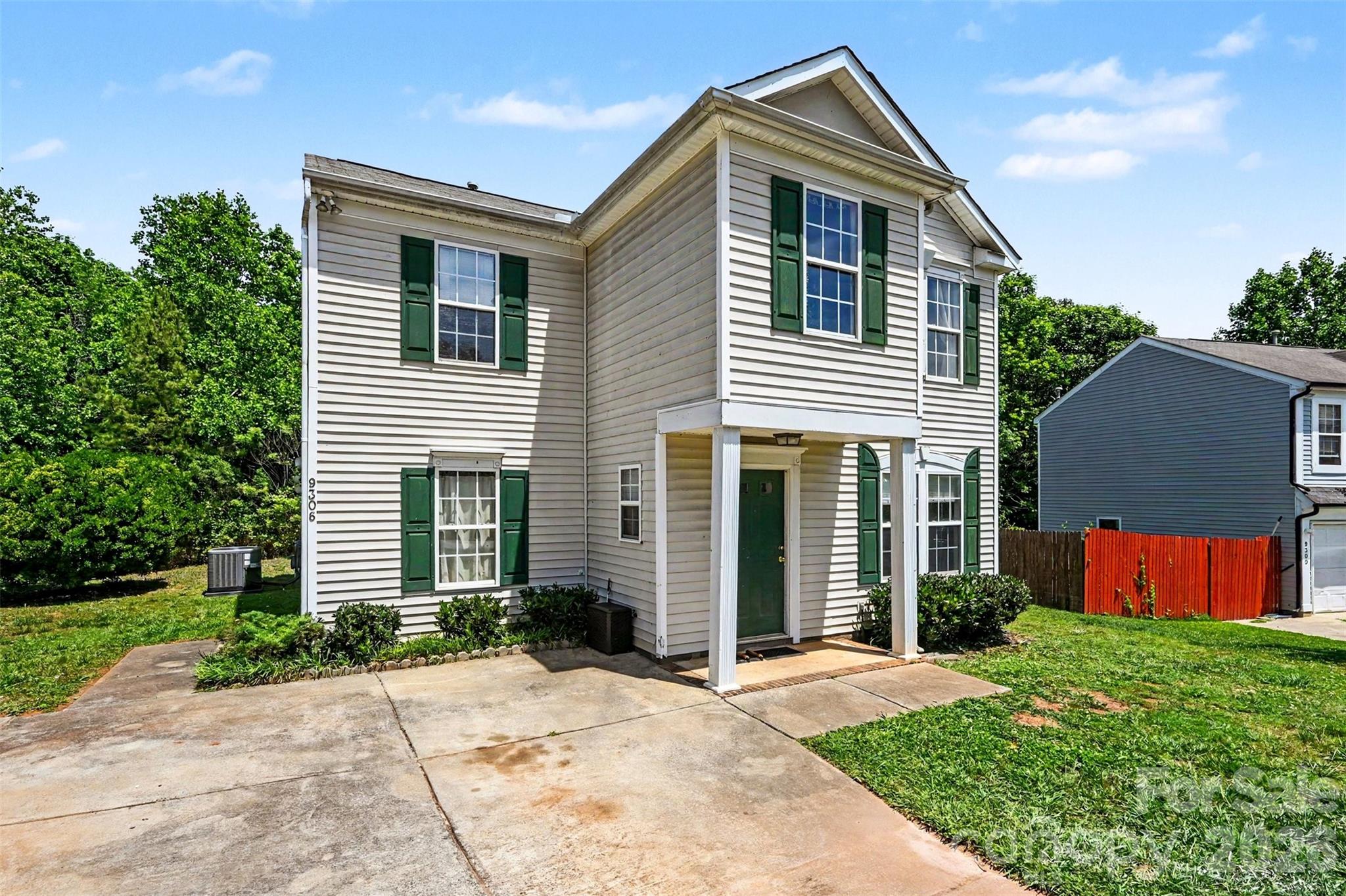 Photo 2 of 9306 Tiger Lily Lane, Charlotte, NC