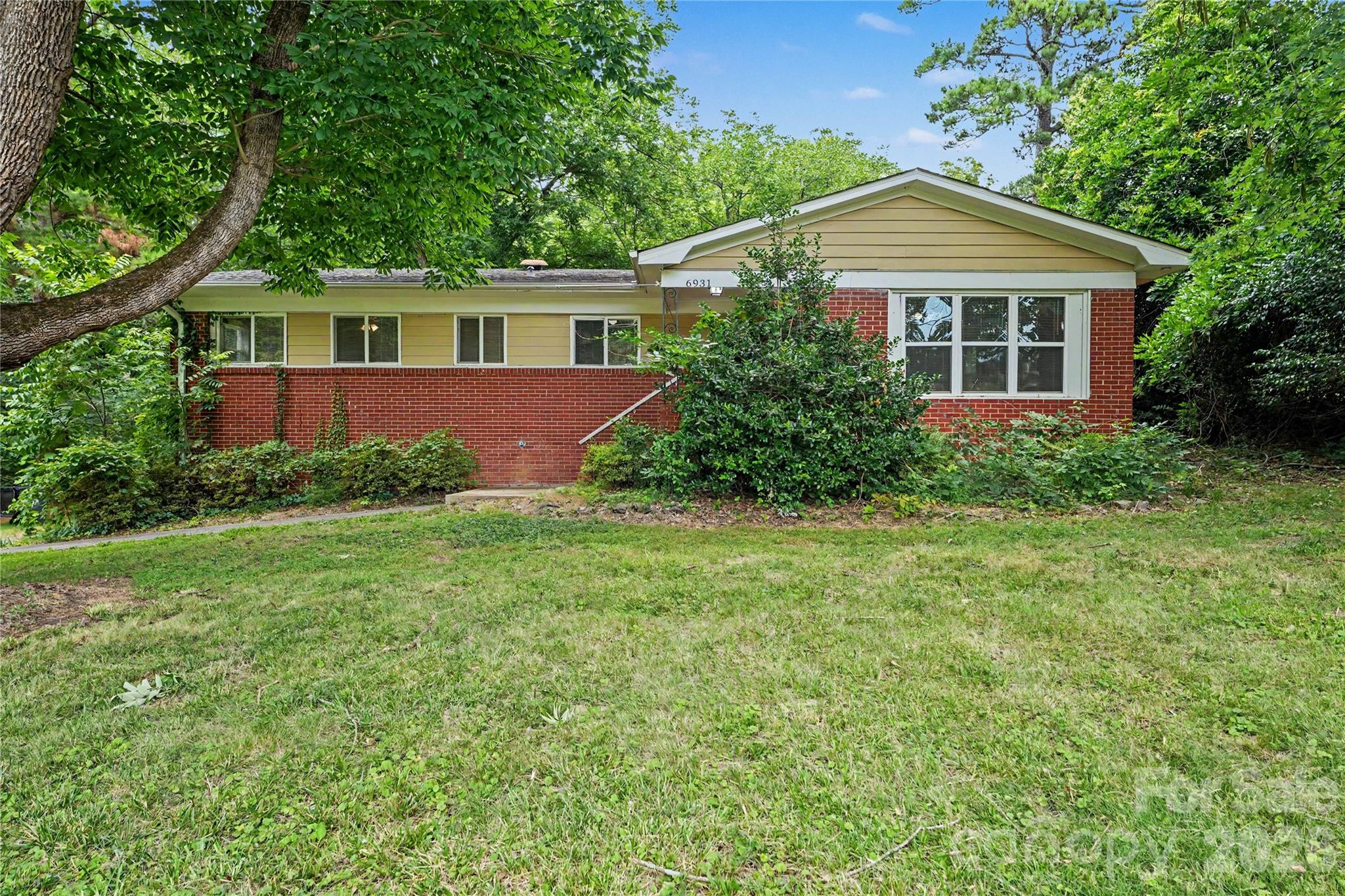 Home for sale at 6931 Robinson Church Road, Charlotte, NC — photo 2 of 25