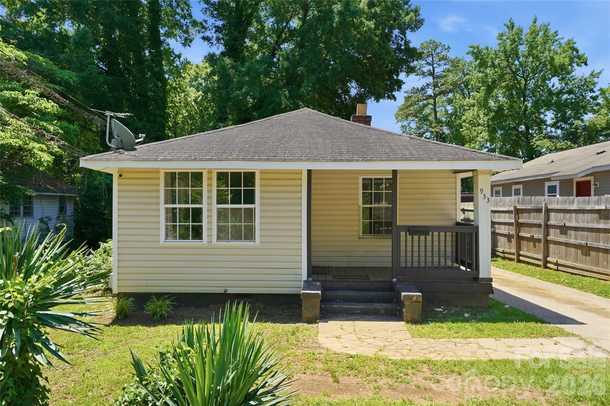 Home for sale at 933 Rowan Street, Charlotte, NC — photo 1 of 35