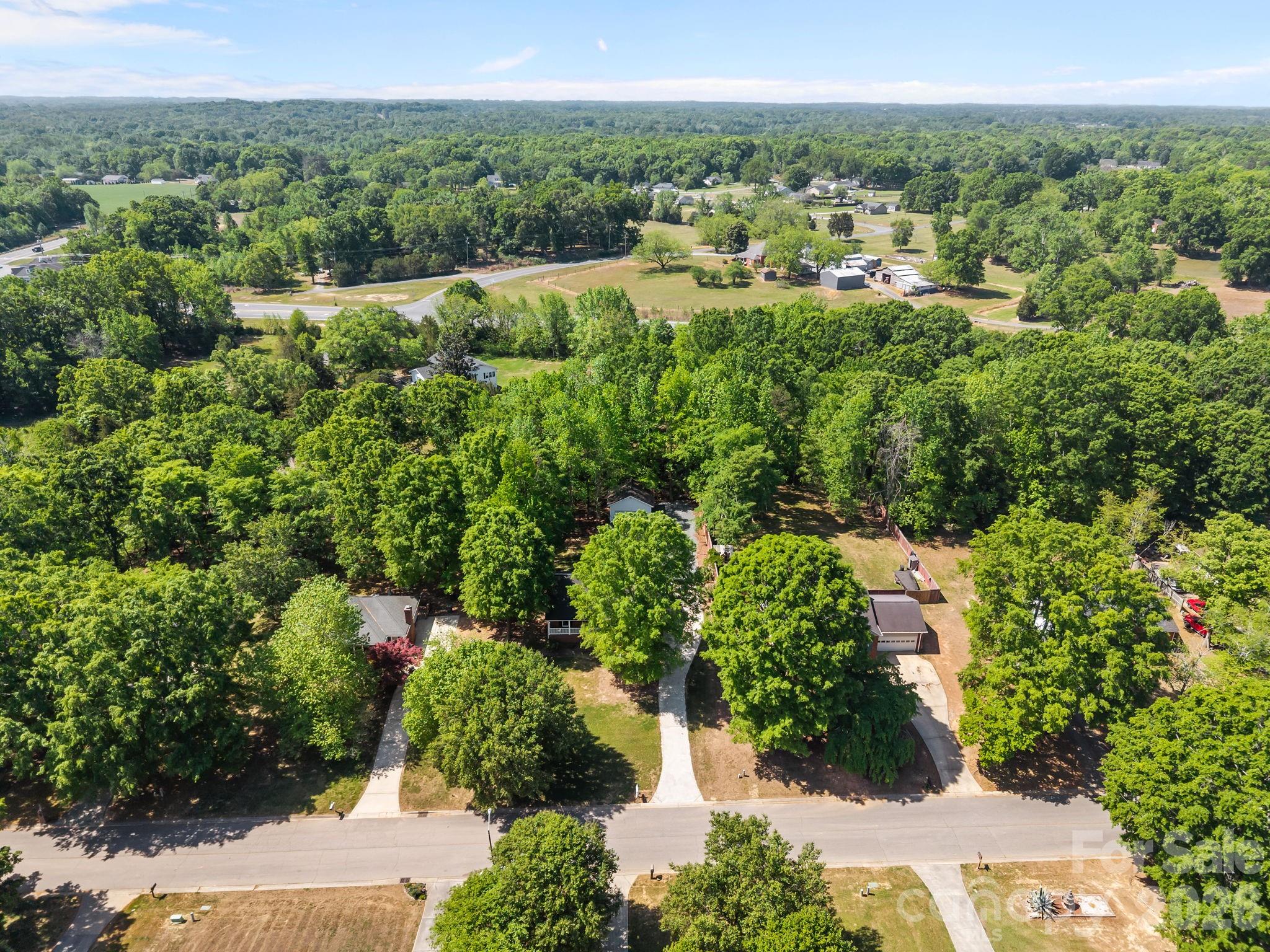Photo 4 of 924 Cameron Court, Monroe, NC