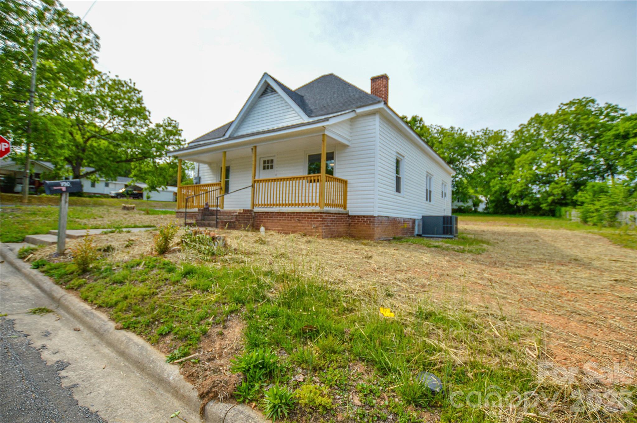 Photo 3 of 730 W Oakwood Avenue, Albemarle, NC