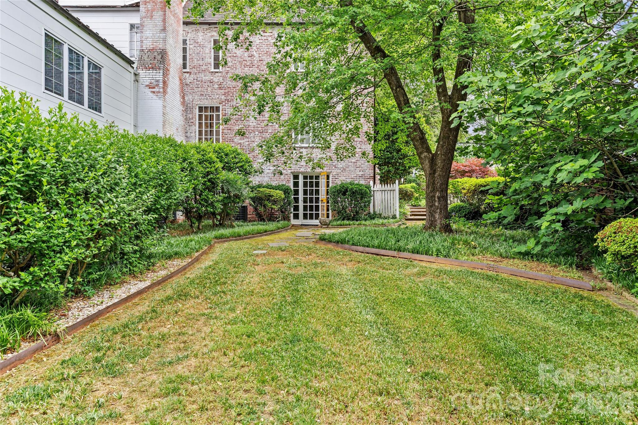 1858 Queens Road W, Charlotte, NC - photo 12 of 49