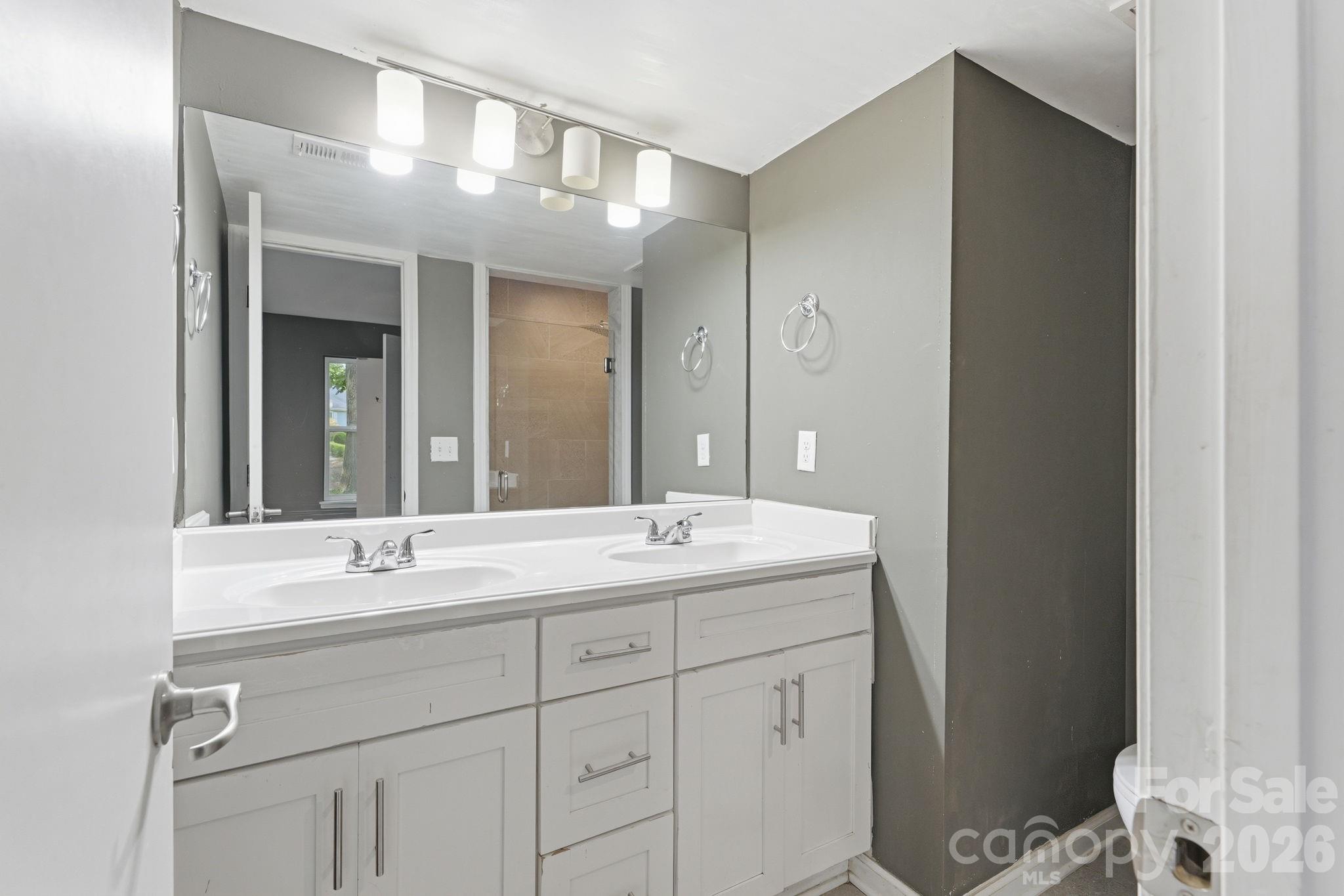 Home for sale at 7401 Park Vista Circle, Charlotte, NC — photo 12 of 33