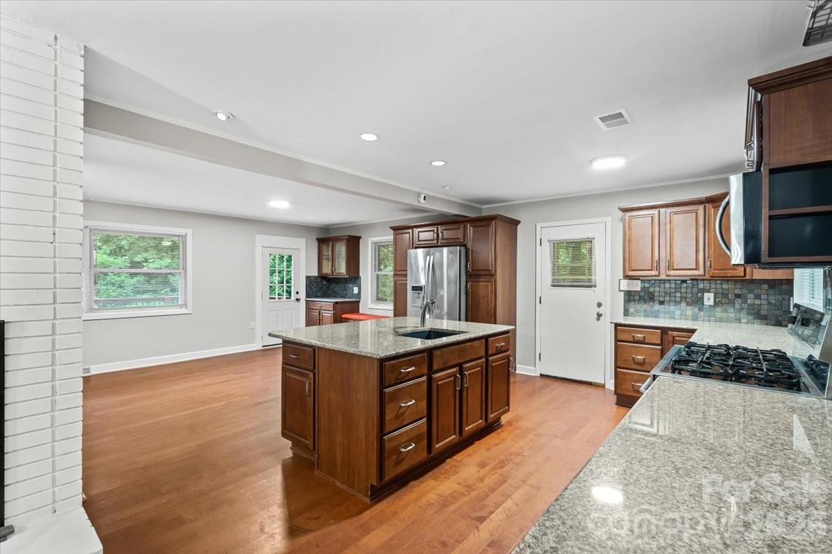 Photo 10 of 7328 Everett Drive, Charlotte, NC