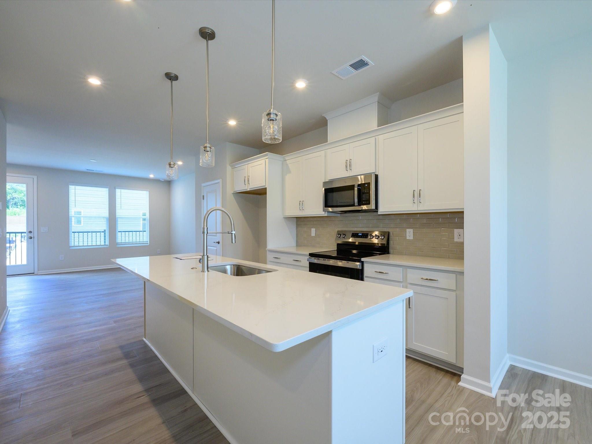 Photo 7 of 5640 Kingspan Drive, Charlotte, NC