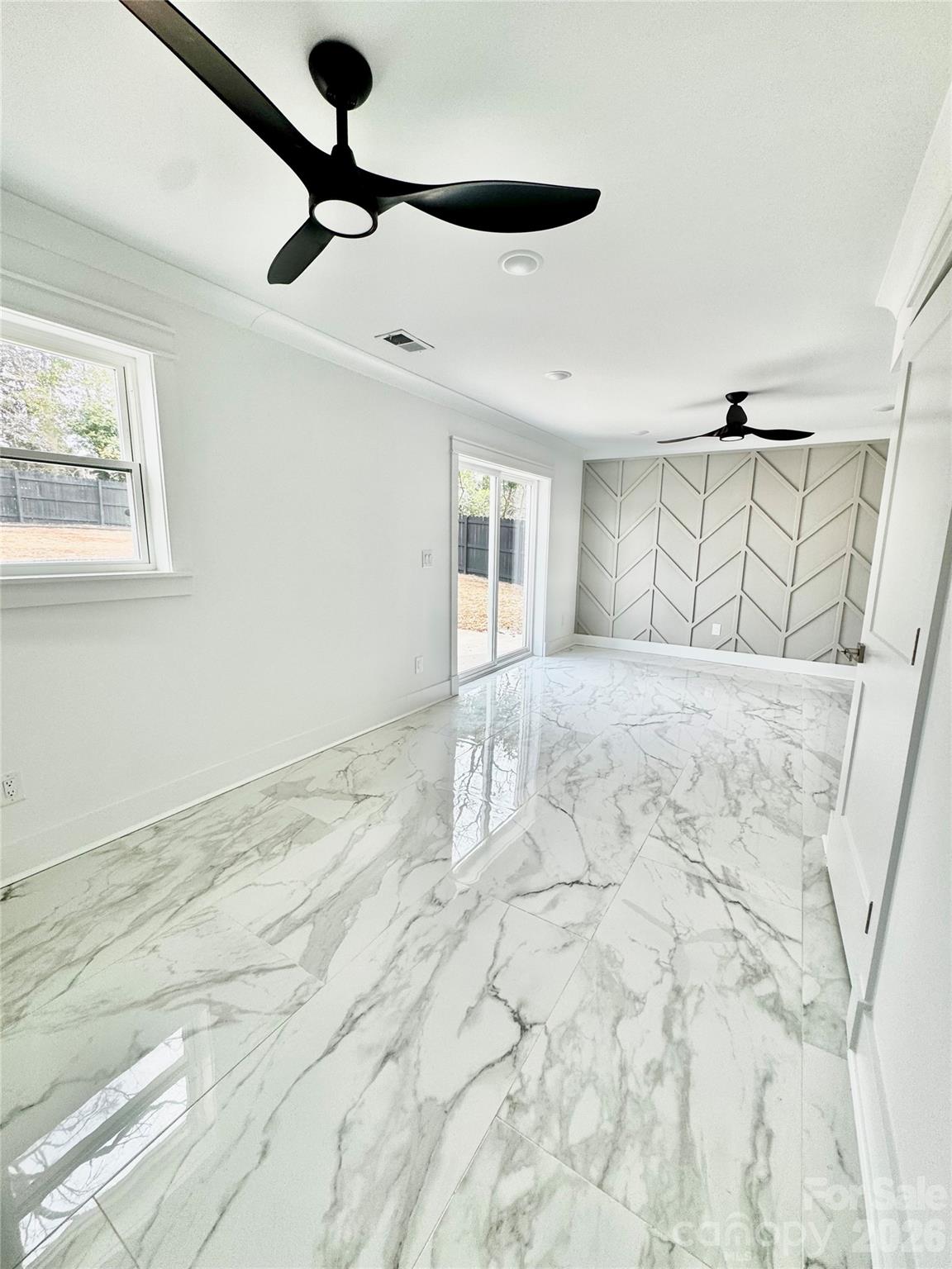 Home for sale at 5635 Ruth Drive, Charlotte, NC — photo 6 of 34
