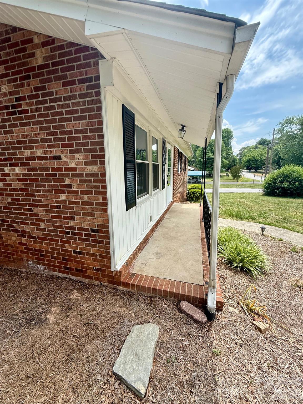 130 N Arlington Avenue, Jonesville, NC - photo 3 of 21