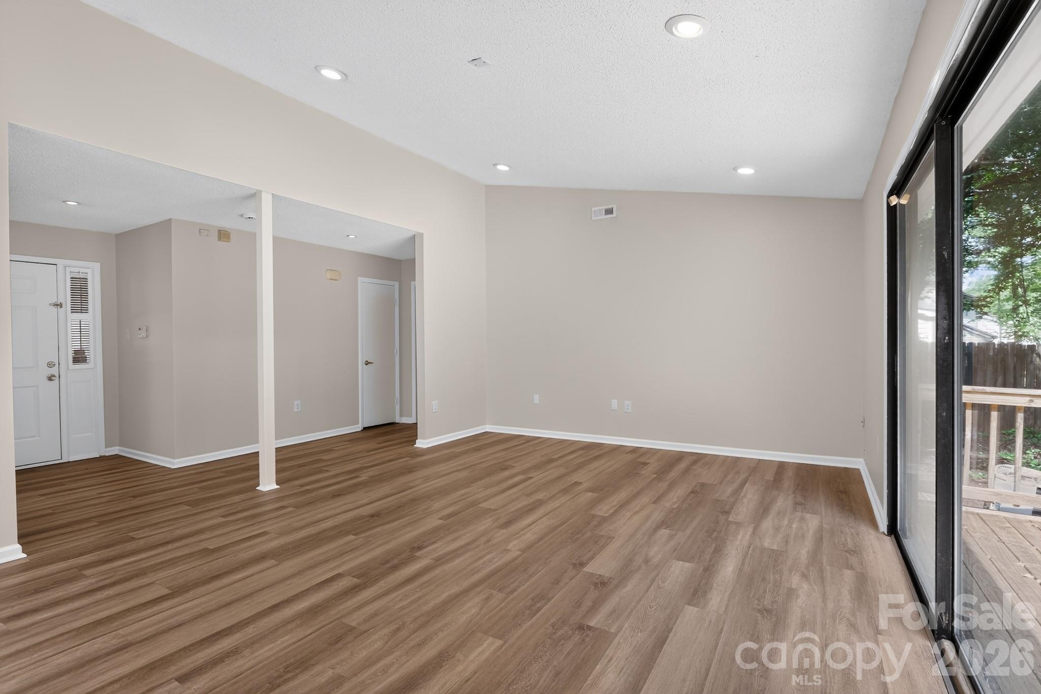 Photo 3 of 7812 Surreywood Place, Charlotte, NC