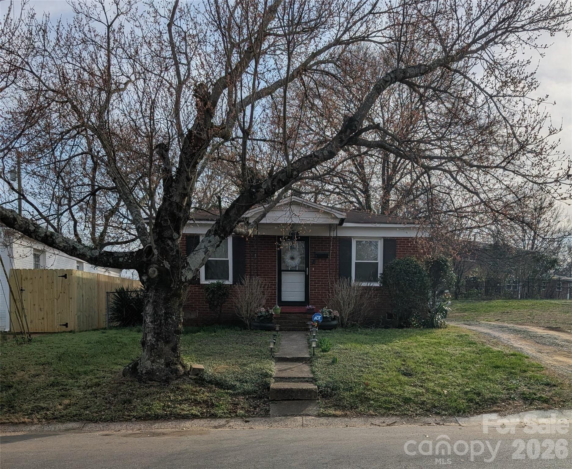 635 Chicago Avenue, Charlotte, NC - photo 1 of 5