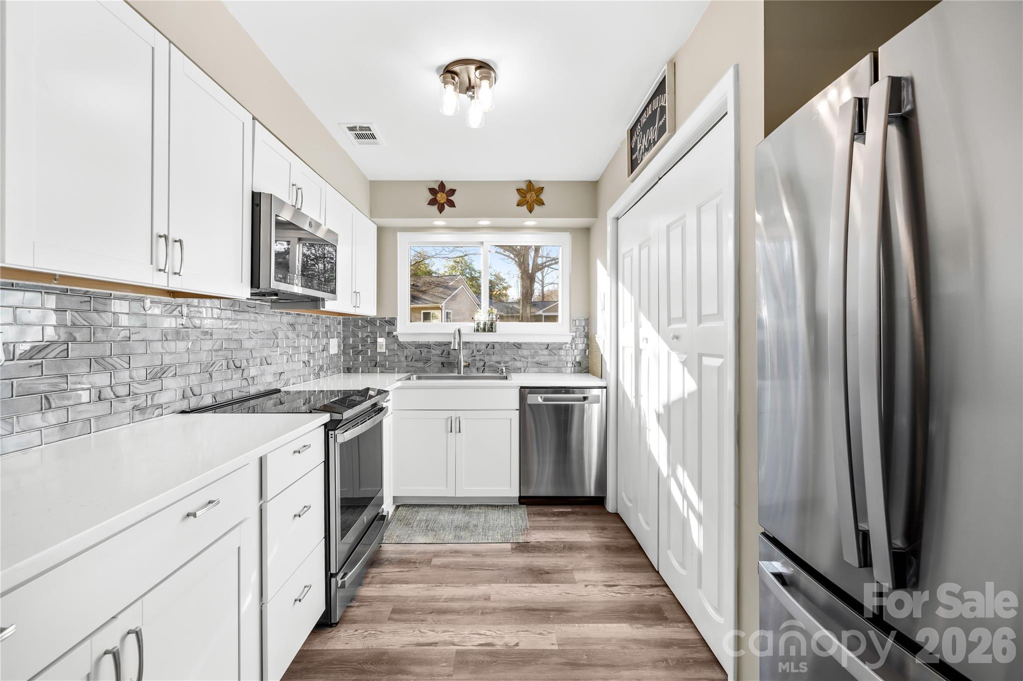 Photo 8 of 911 Sardis Cove Drive, Charlotte, NC