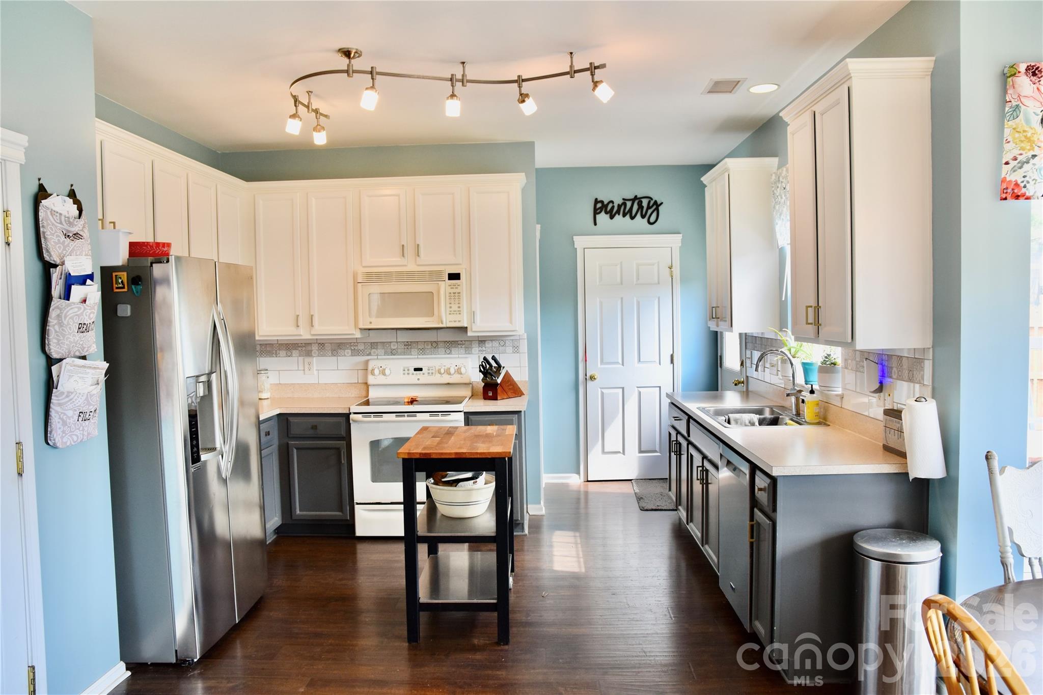 9007 Goldfields Drive, Charlotte, NC - photo 7 of 28