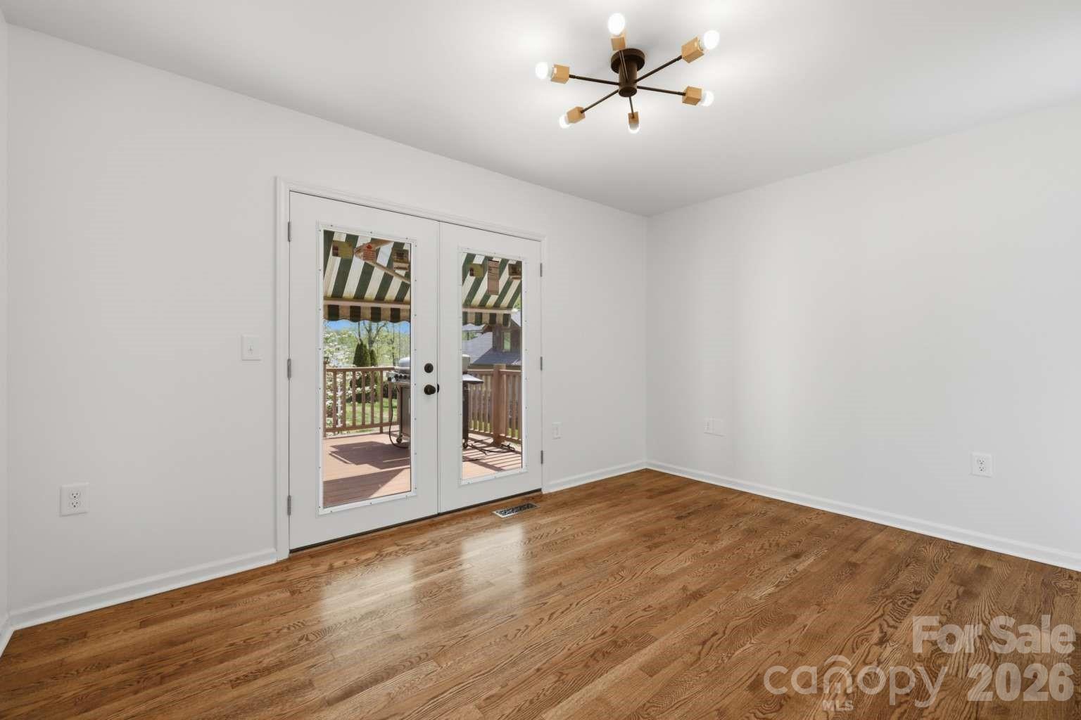 3811 Pinecrest Drive NE, Hickory, NC - photo 4 of 36