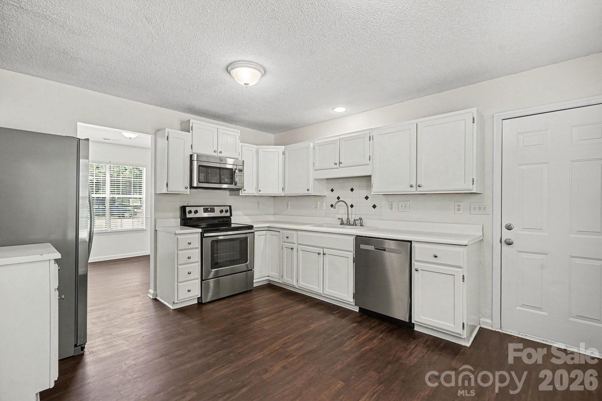 Photo 4 of 12127 Landing Green Drive, Charlotte, NC