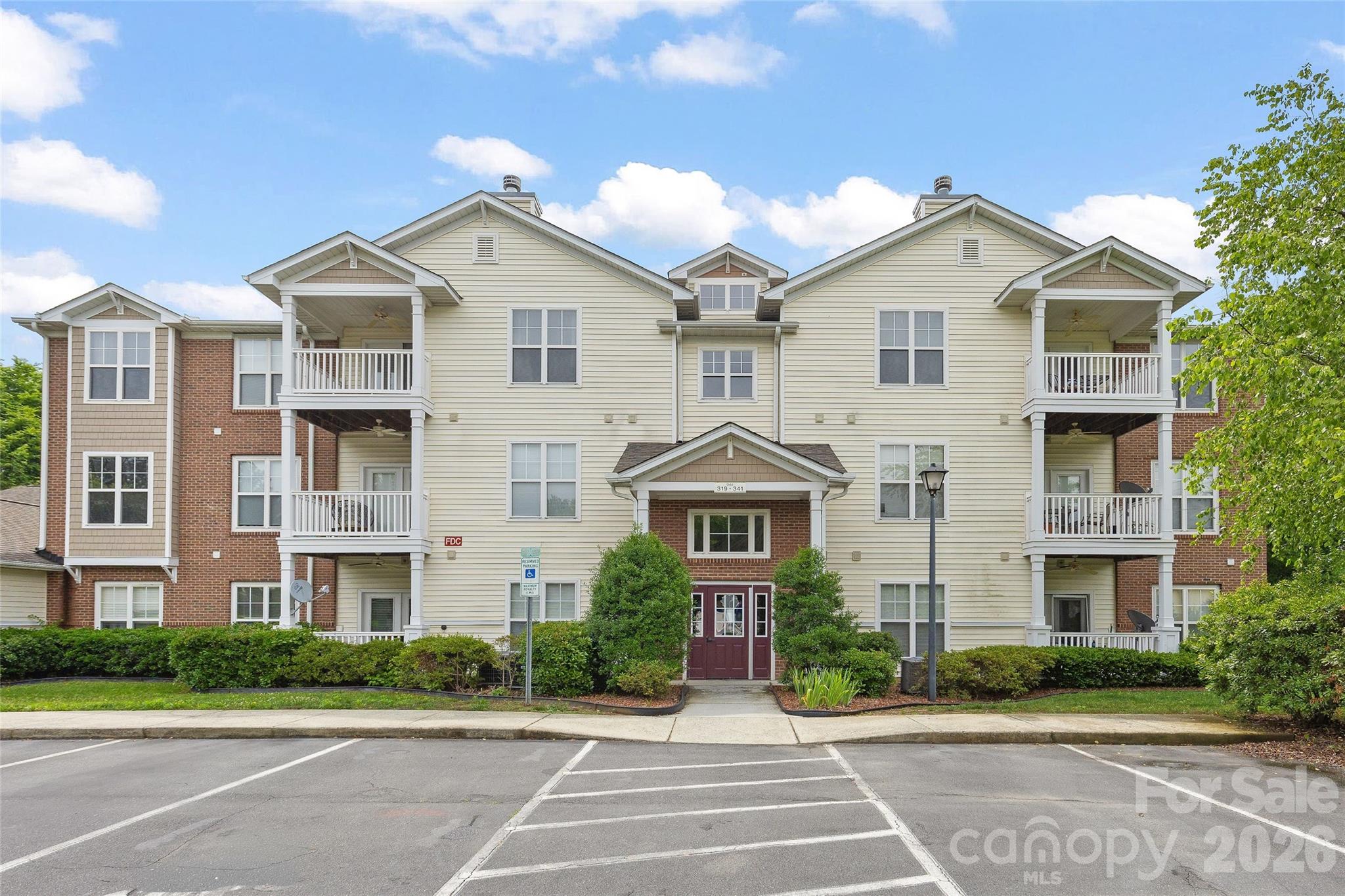 Home for sale at 333 Westbend Drive, Charlotte, NC — photo 1 of 48