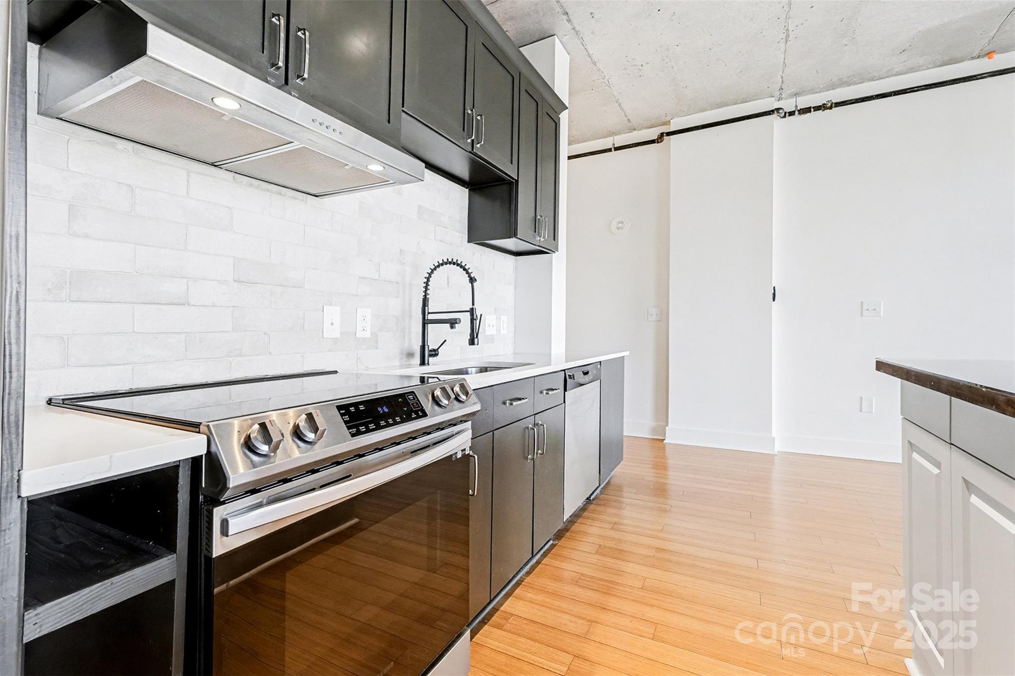 Photo 14 of 505 E 6th Street1003, Charlotte, NC
