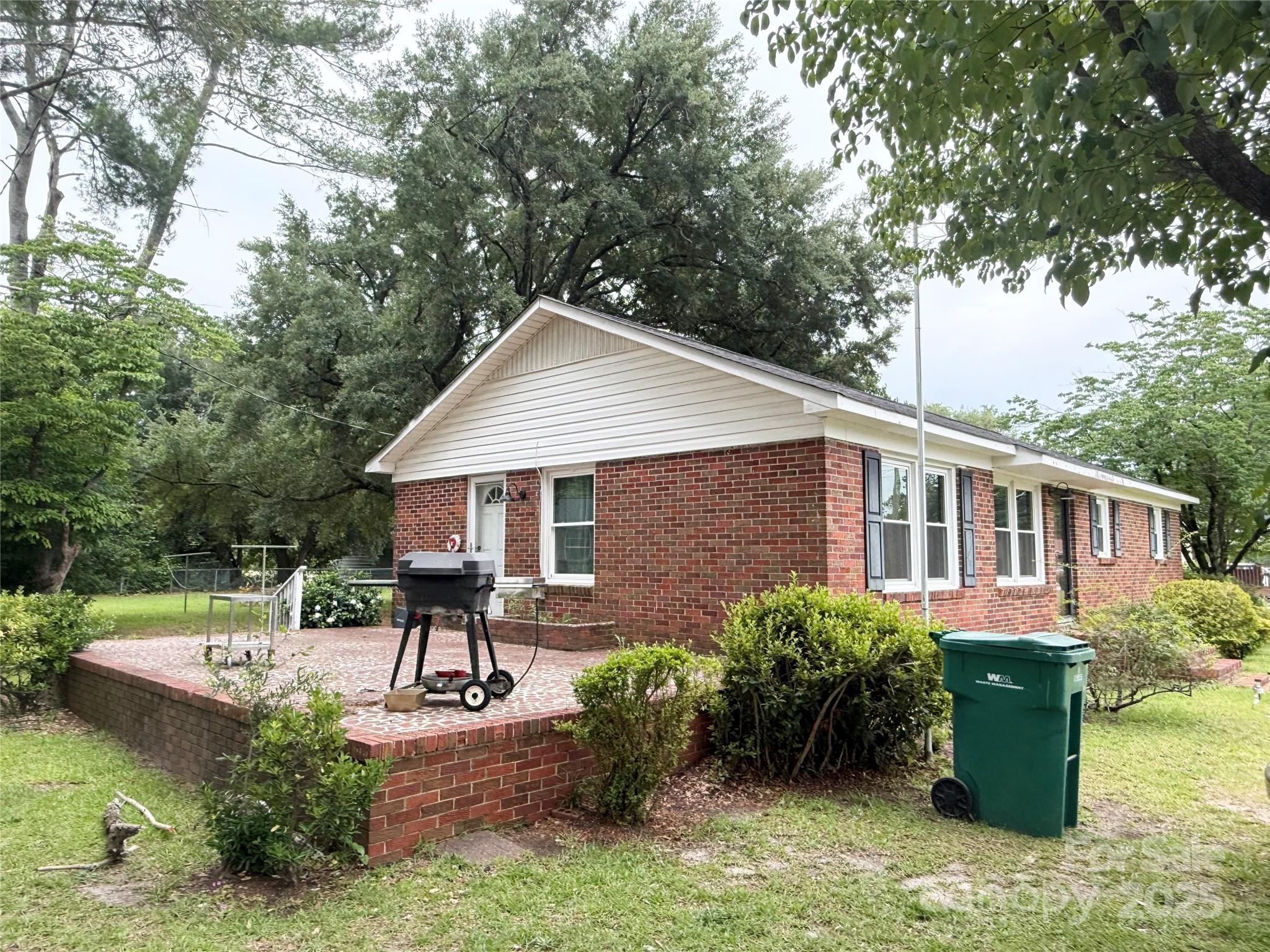 Photo 4 of 101 Windsor Drive, Cheraw, SC