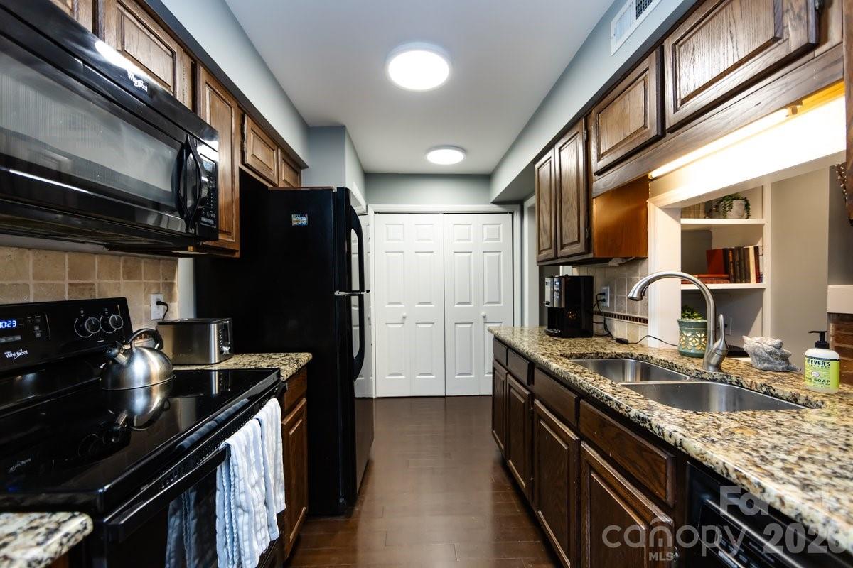 Photo 12 of 3929 Colony Crossing Drive, Charlotte, NC