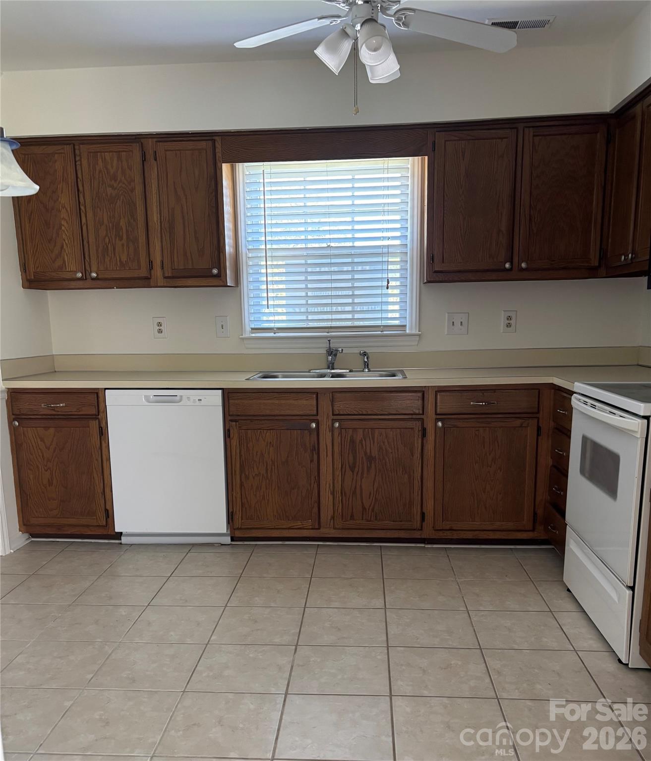 Photo 7 of 10910 Winterbourne Court, Charlotte, NC