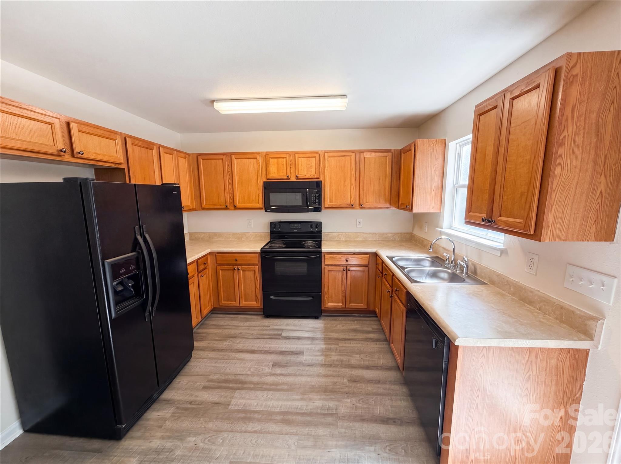 Photo 2 of 1131 Jordans Pond Lane, Charlotte, NC