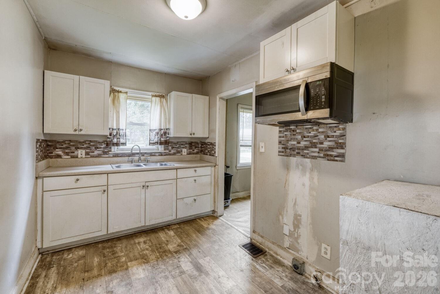Home for sale at 2316 Edison Street, Charlotte, NC — photo 5 of 11