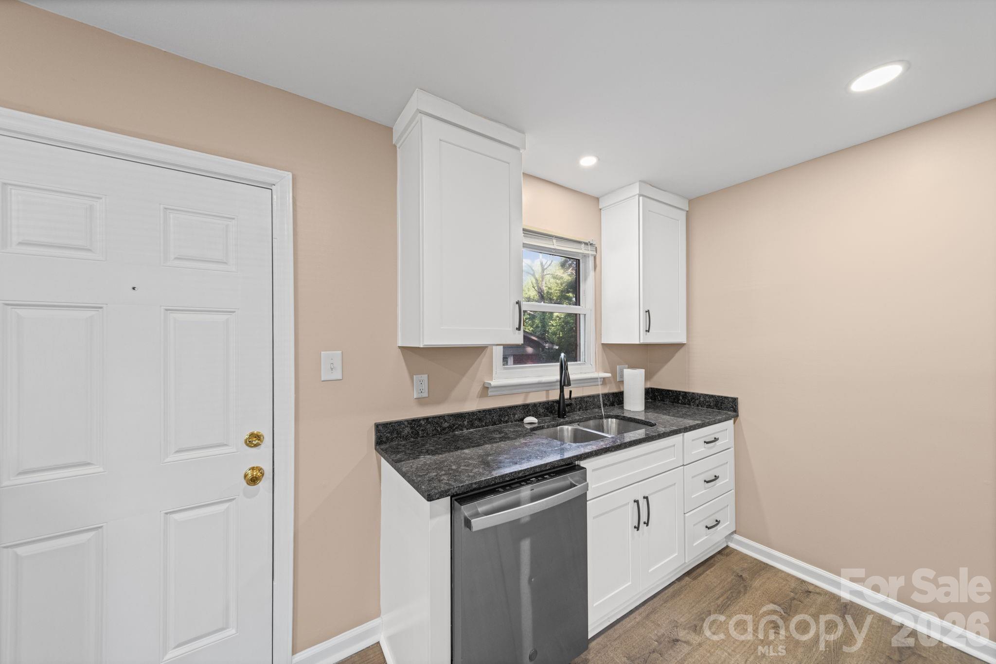 Photo 17 of 5045 Curtiswood Drive, Charlotte, NC
