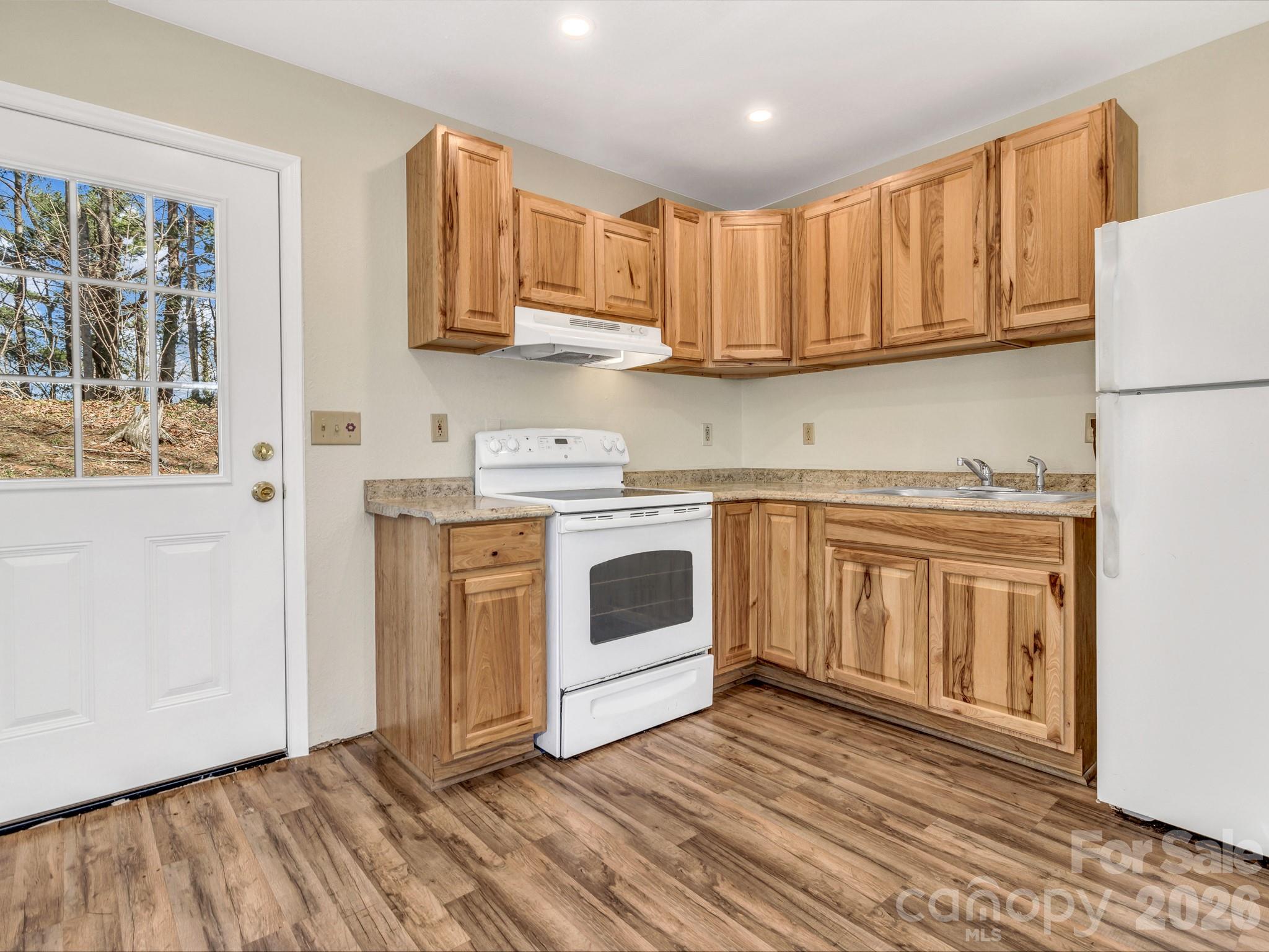114 Elden Street, Hendersonville, NC - photo 6 of 28