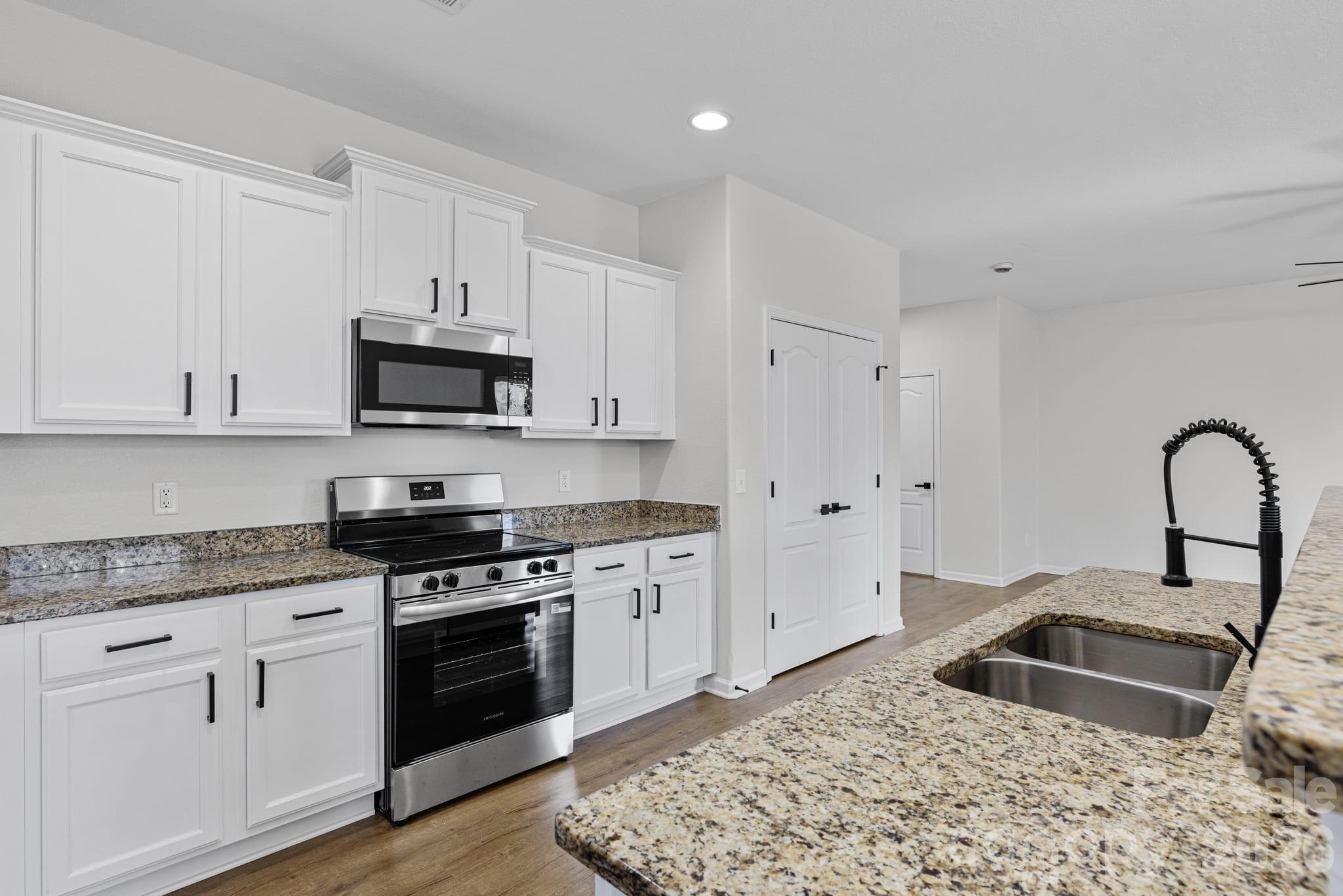 Photo 6 of 8203 Paw Valley Lane, Charlotte, NC