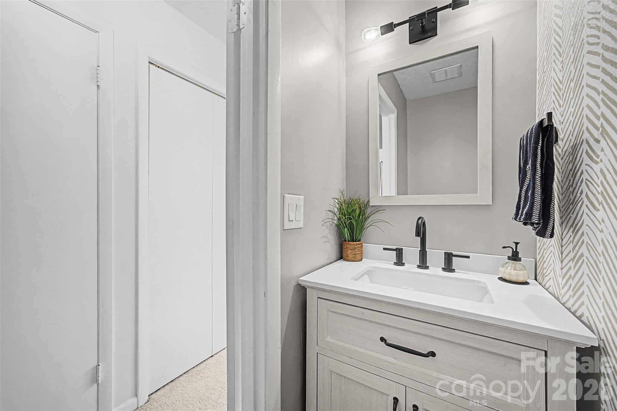 Photo 20 of 7911 Charter Oak Lane, Charlotte, NC