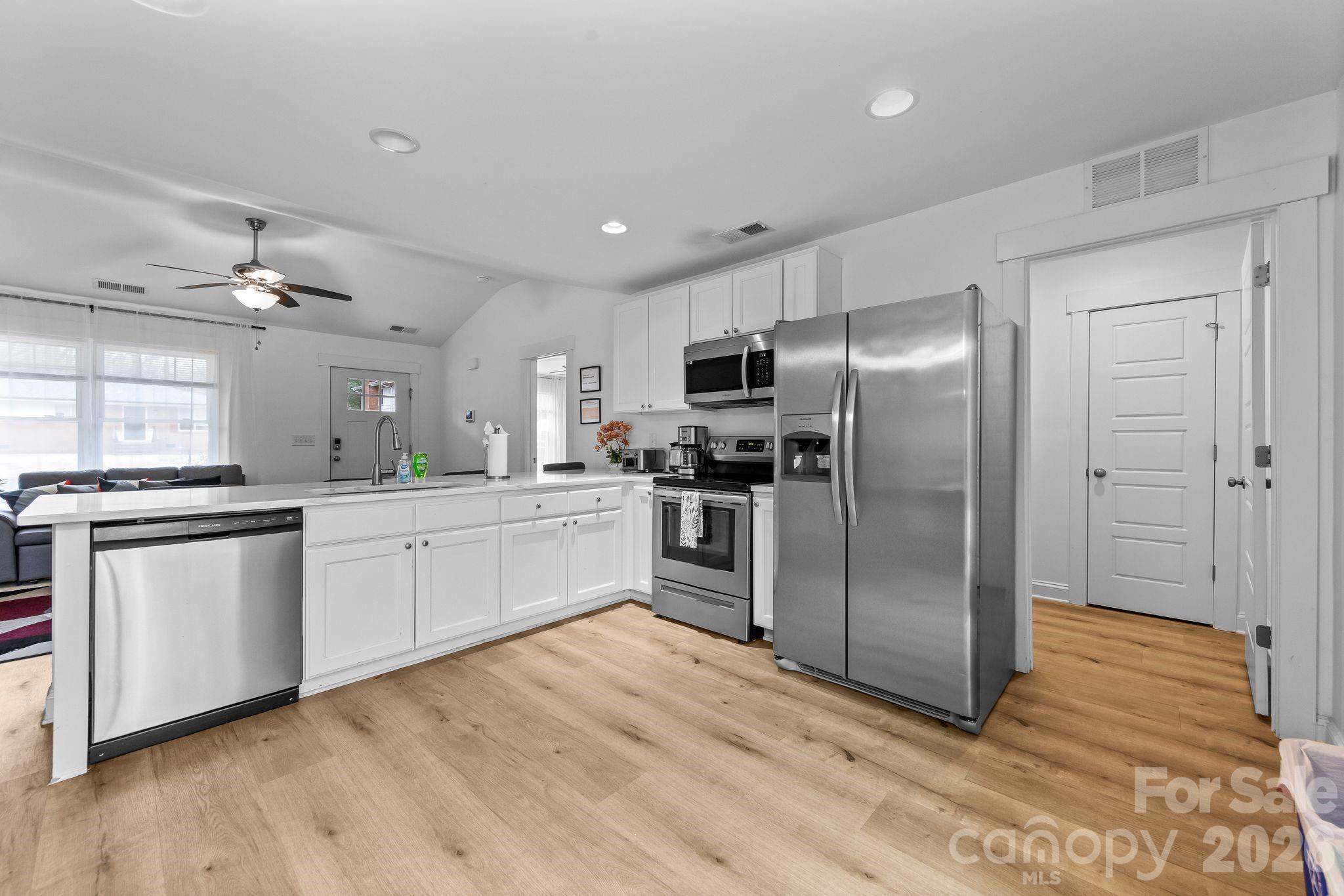 Photo 12 of 4117 Colebrook Road, Charlotte, NC