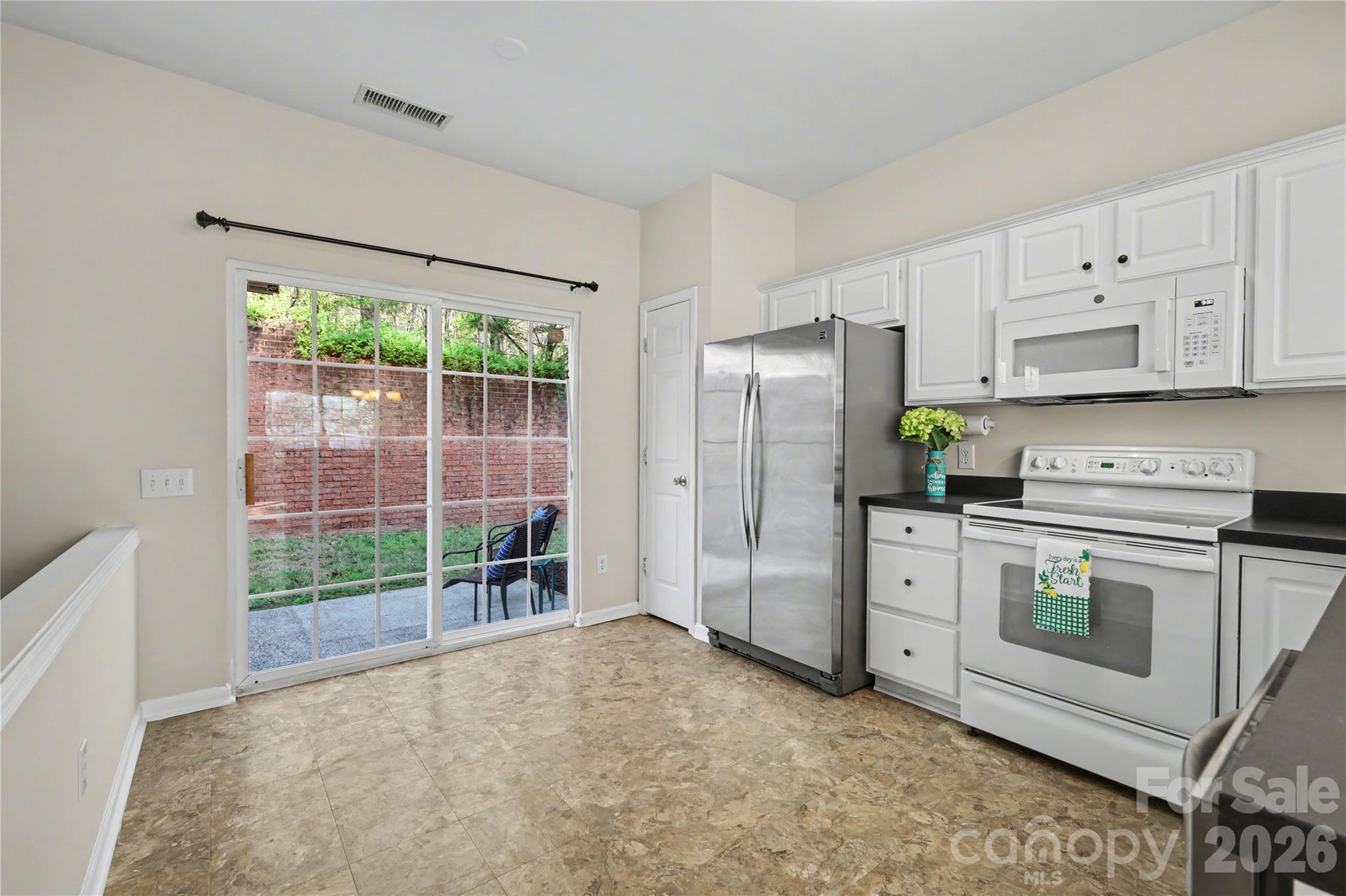 Photo 11 of 6930 Beverly Springs Drive, Charlotte, NC