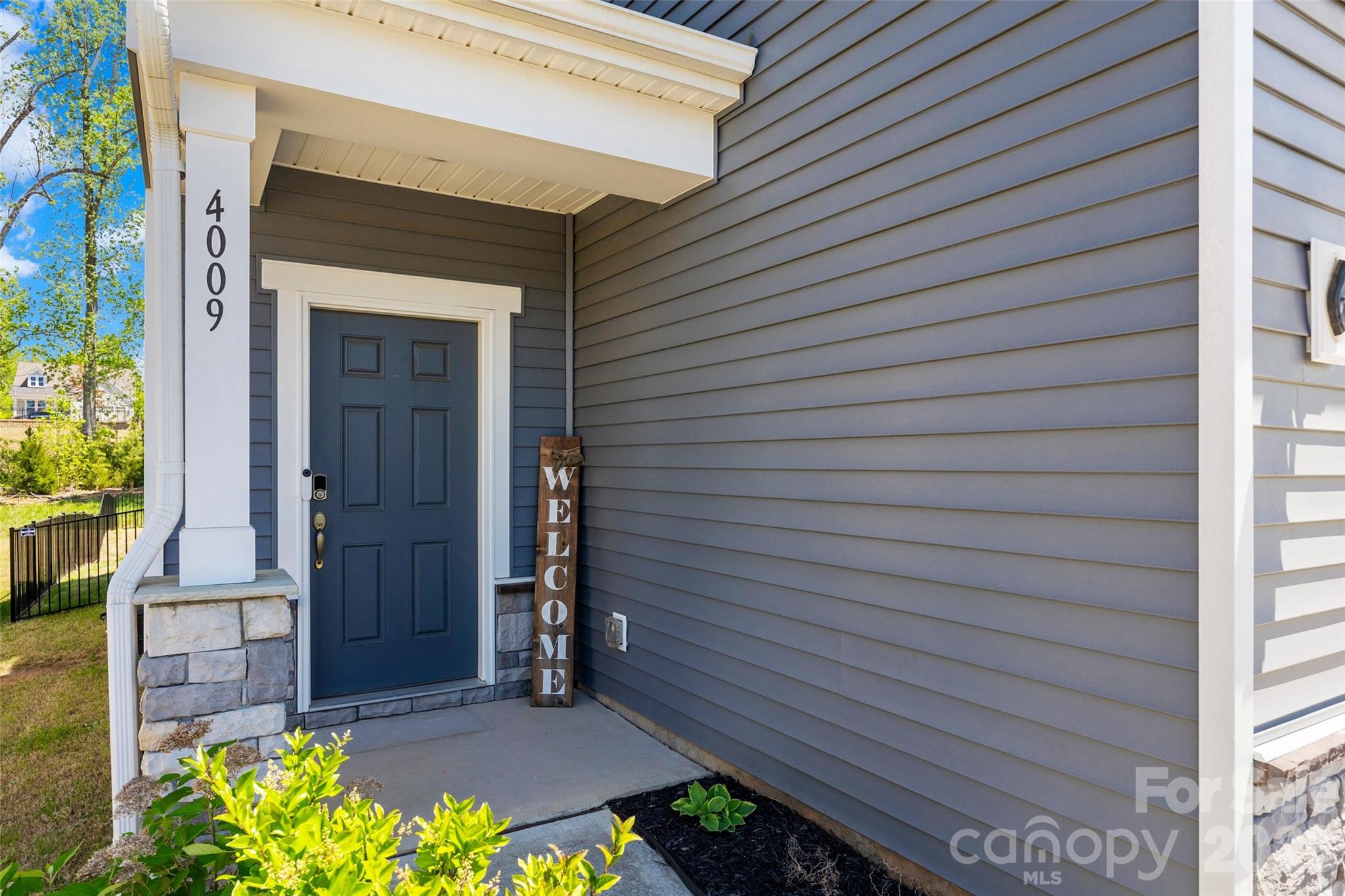 Photo 2 of 4009 Woodland View Drive, Charlotte, NC