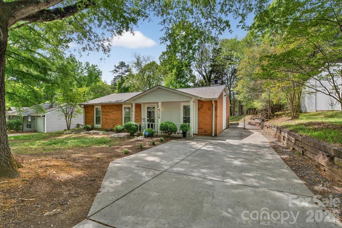 6308 Pineburr Road, Charlotte, NC - photo 2 of 37