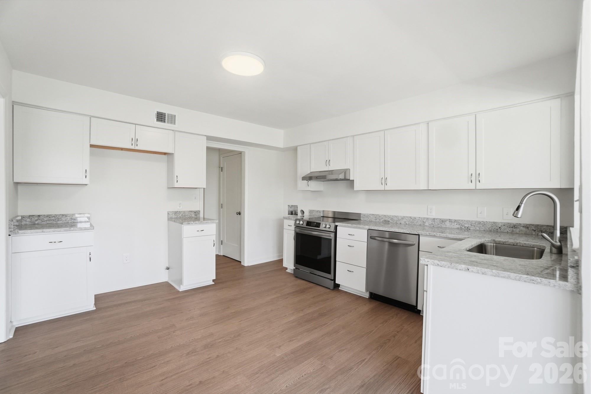 Photo 12 of 7027 Quail Hill Road, Charlotte, NC