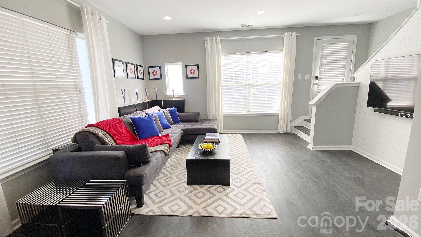 Photo 2 of 446 W Worthington Avenue, Charlotte, NC