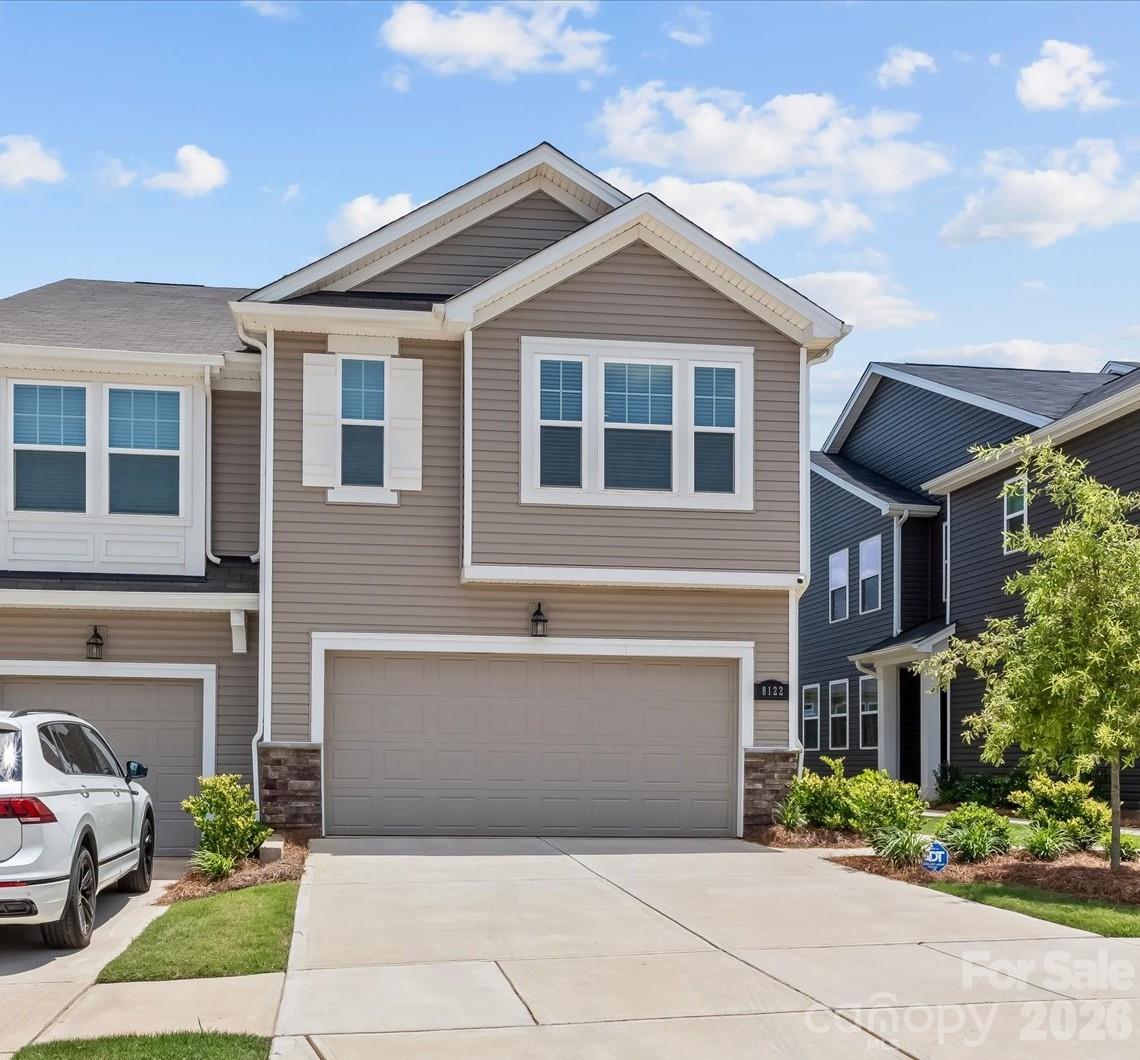 8122 Downy Oak Lane, Charlotte, NC