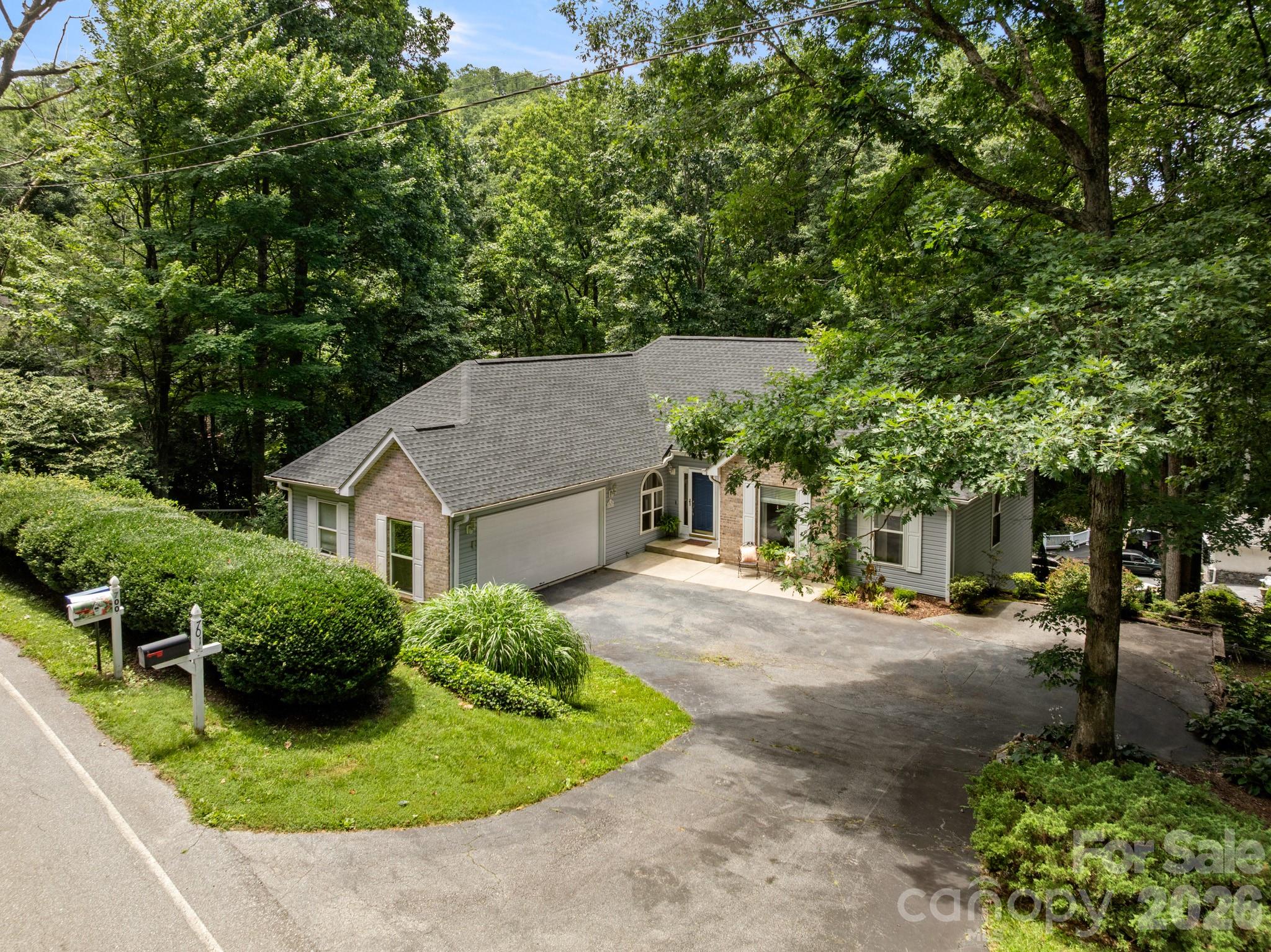 701 Salisbury Road, Hendersonville, NC - photo 1 of 43