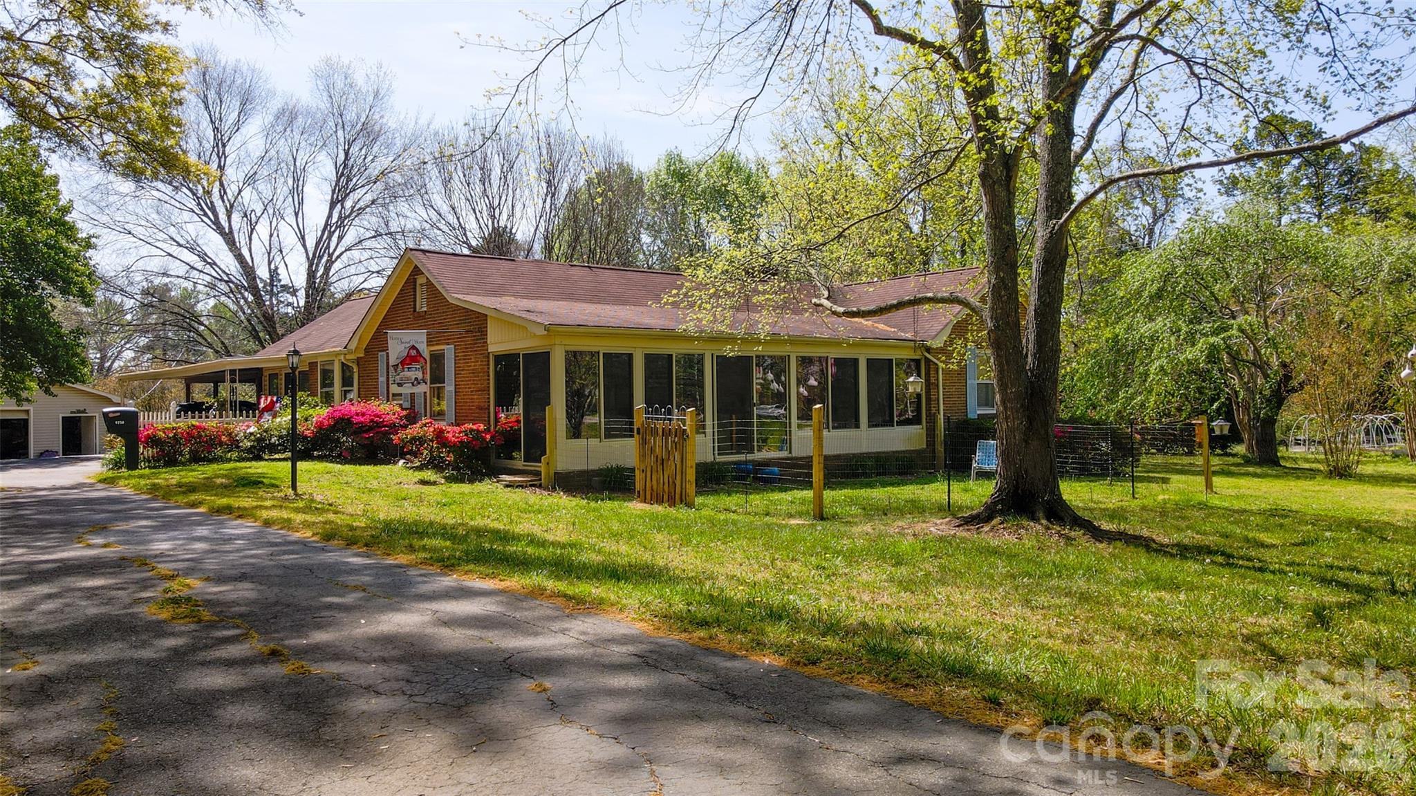 Photo 4 of 9730 Mount Holly Huntersville Road, Huntersville, NC